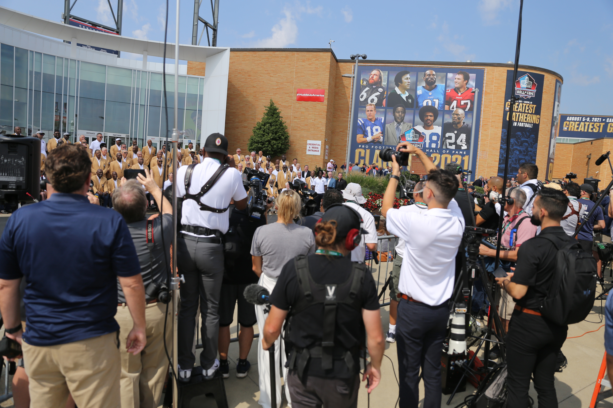 Pro Football Hall of Fame Gold Jacket group photo - cleveland.com