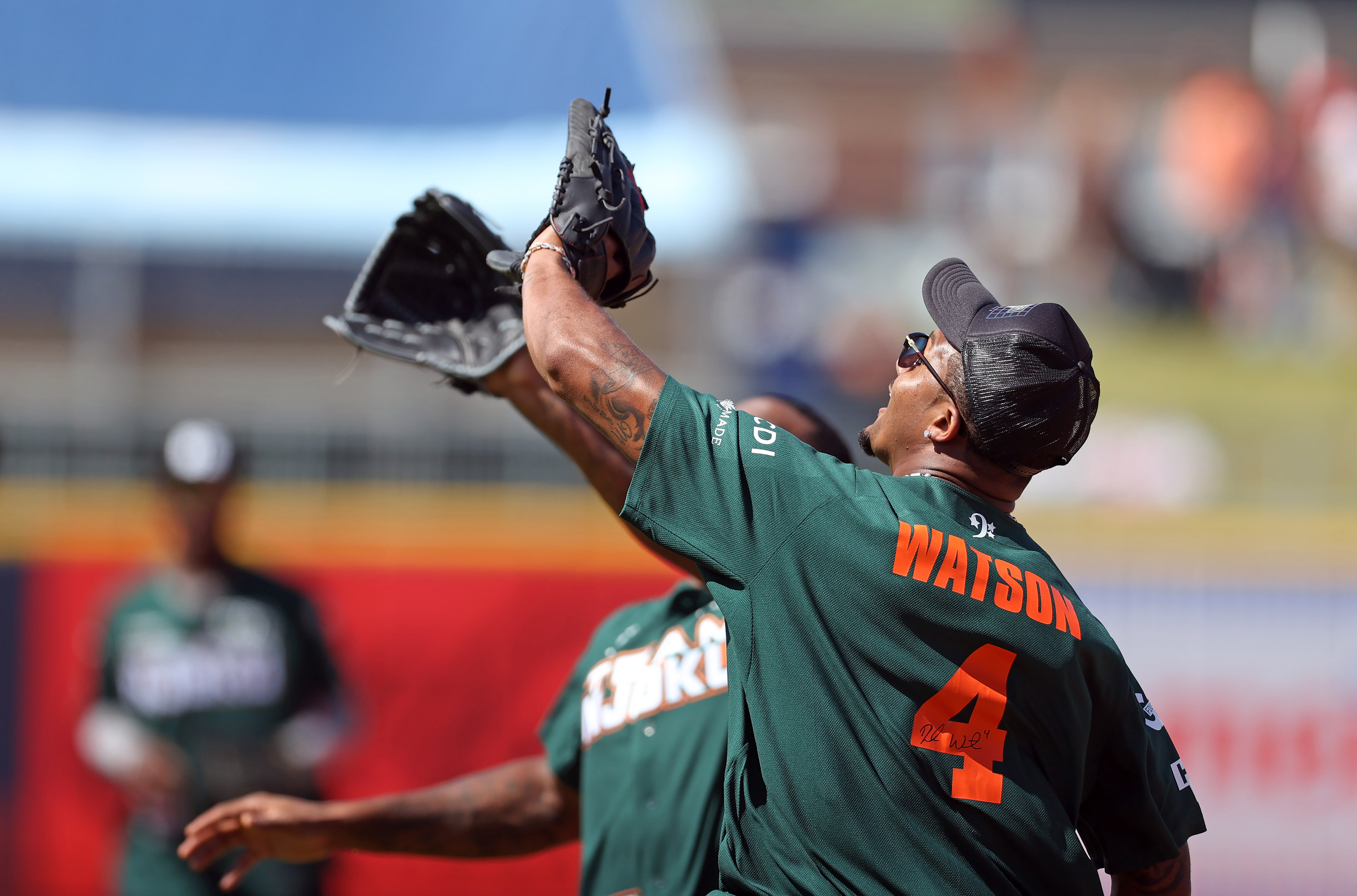 Deshaun Watson’s on-field collision during David Njoku celebrity ...
