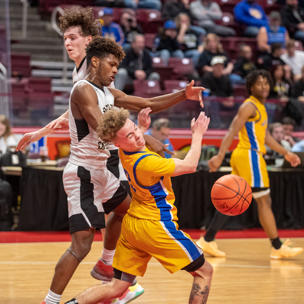 Middletown meets Berks Catholic in the 2022 D3 Title basketball game ...