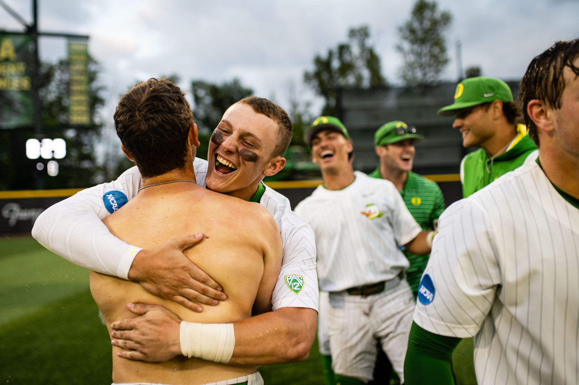 Oregon Ducks vs. Oral Roberts, Eugene Super Regional Game 1 ...