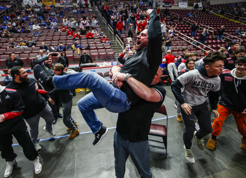 Notre Dame and Saucon Valley wrestle for 2022 PIAA 2A championship ...