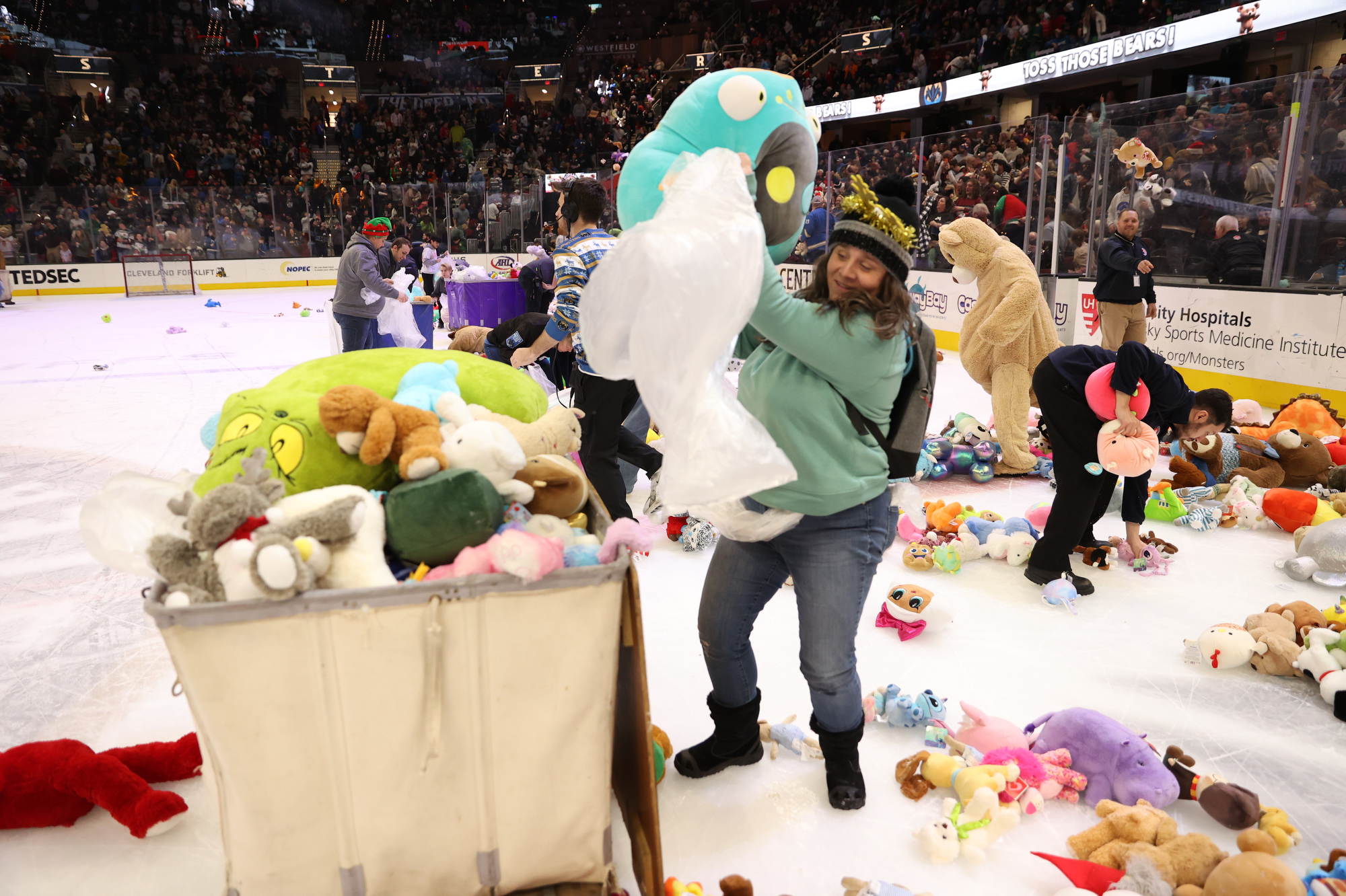 Teddy Bear Toss at Cleveland Monsters game - cleveland.com