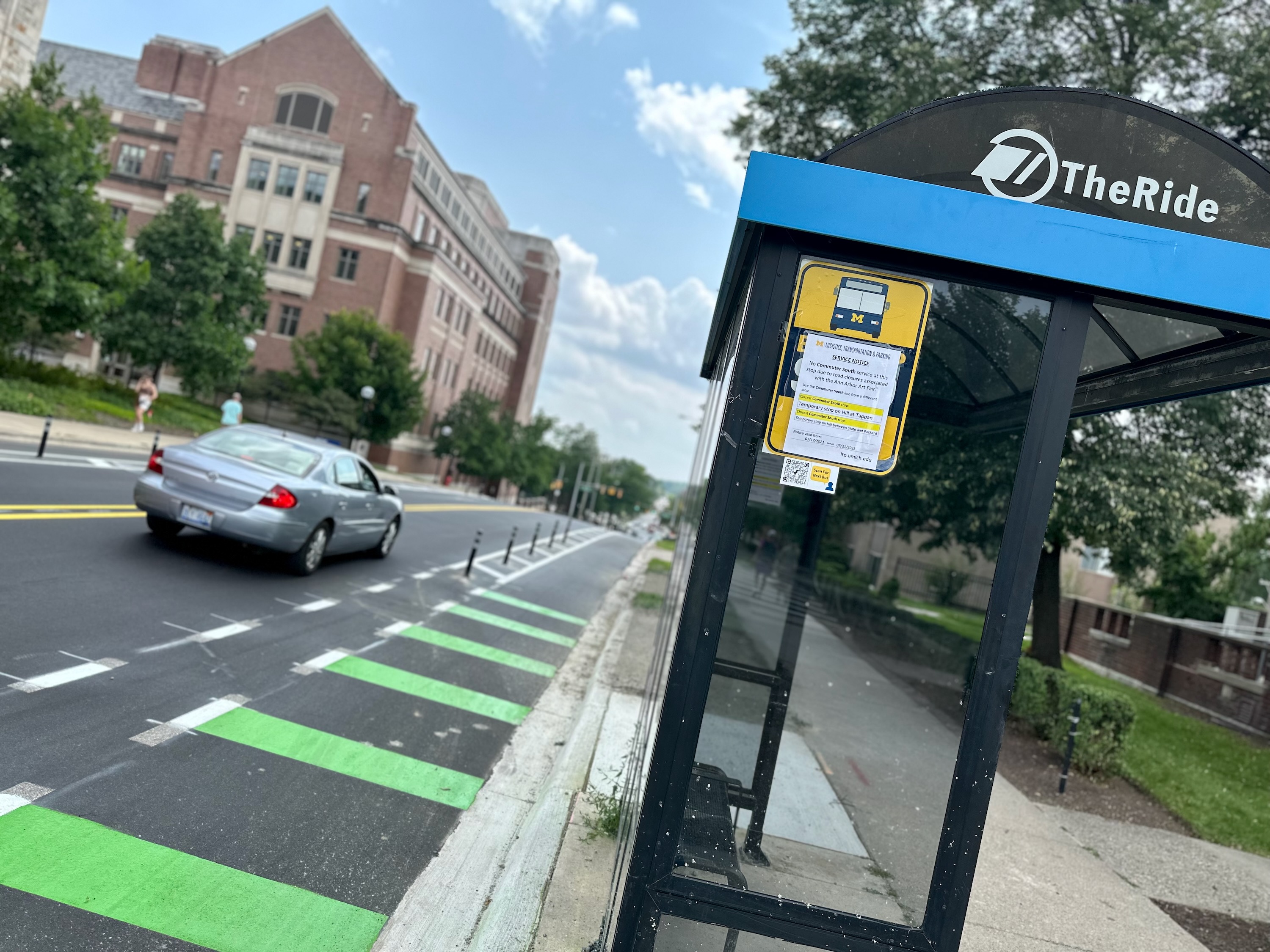 Ann Arbor adds bike lanes with flexible bollards on State and Division ...