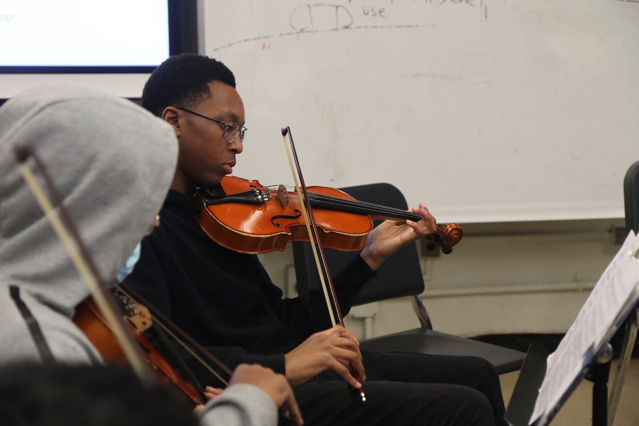 Staten Island music educator brings joy of strings instruments to ...