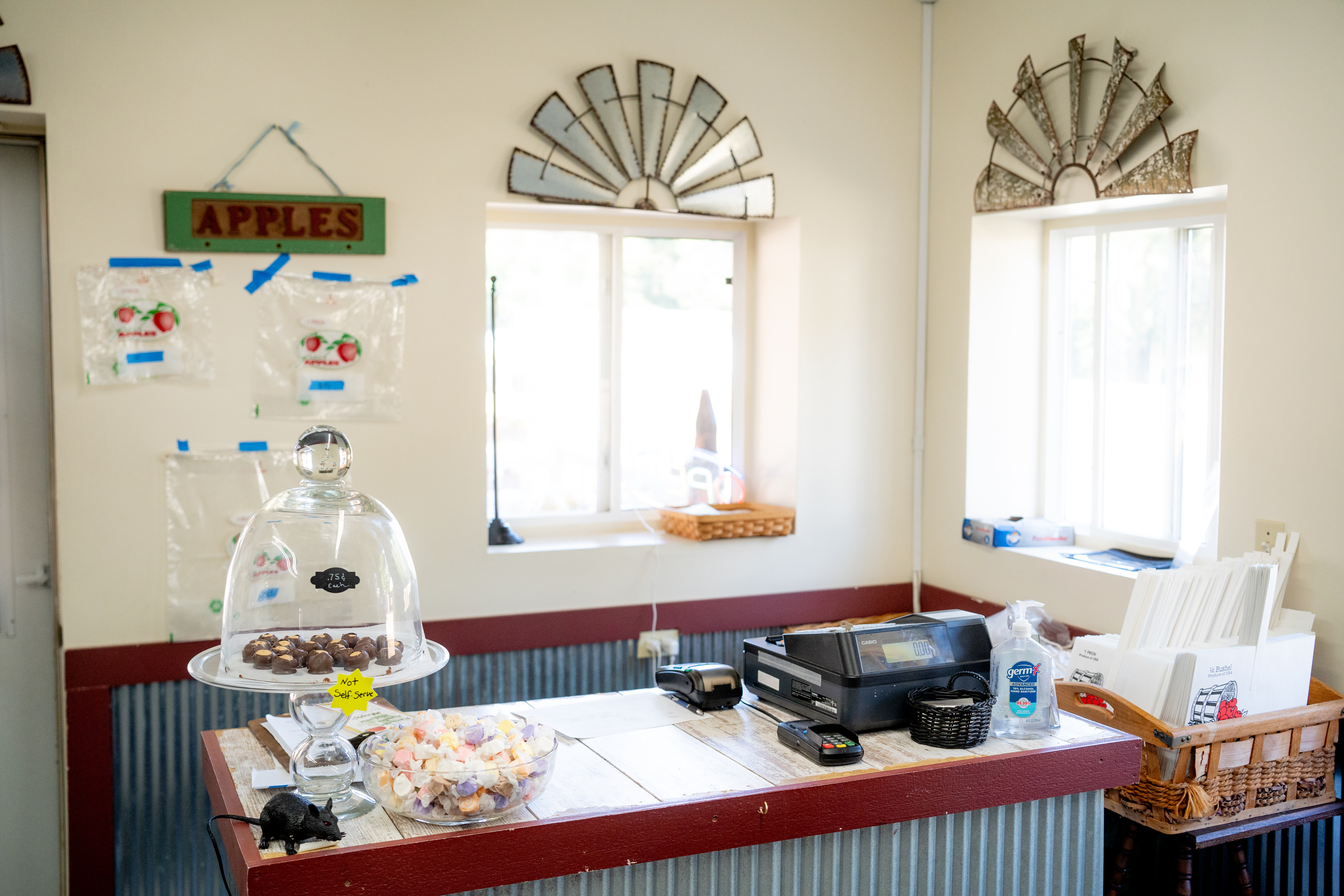 A family environment and a 125-year-old apple press make VerHage Fruit ...