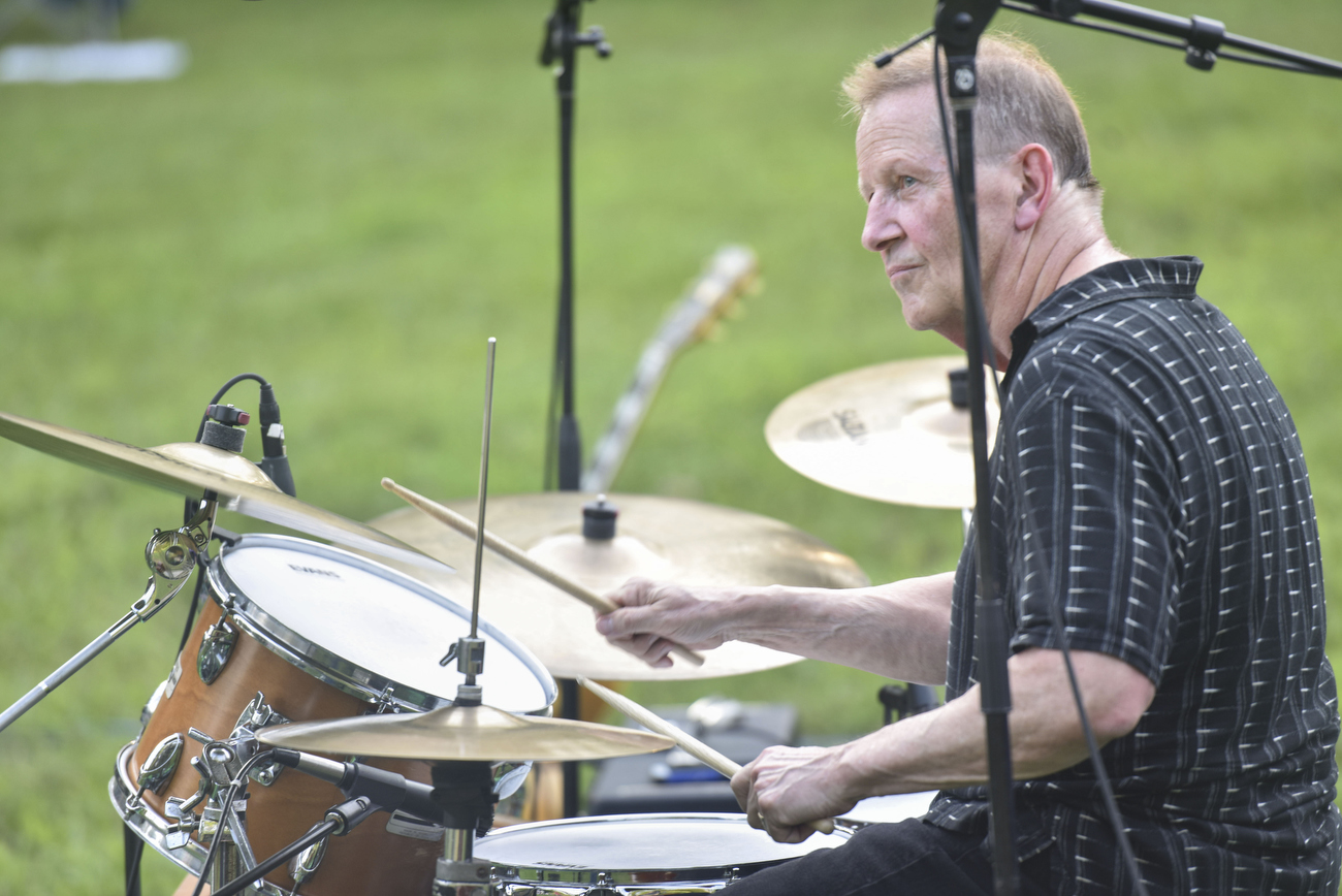 George Bedard and the Kingpins perform at the Leslie Science and Nature ...