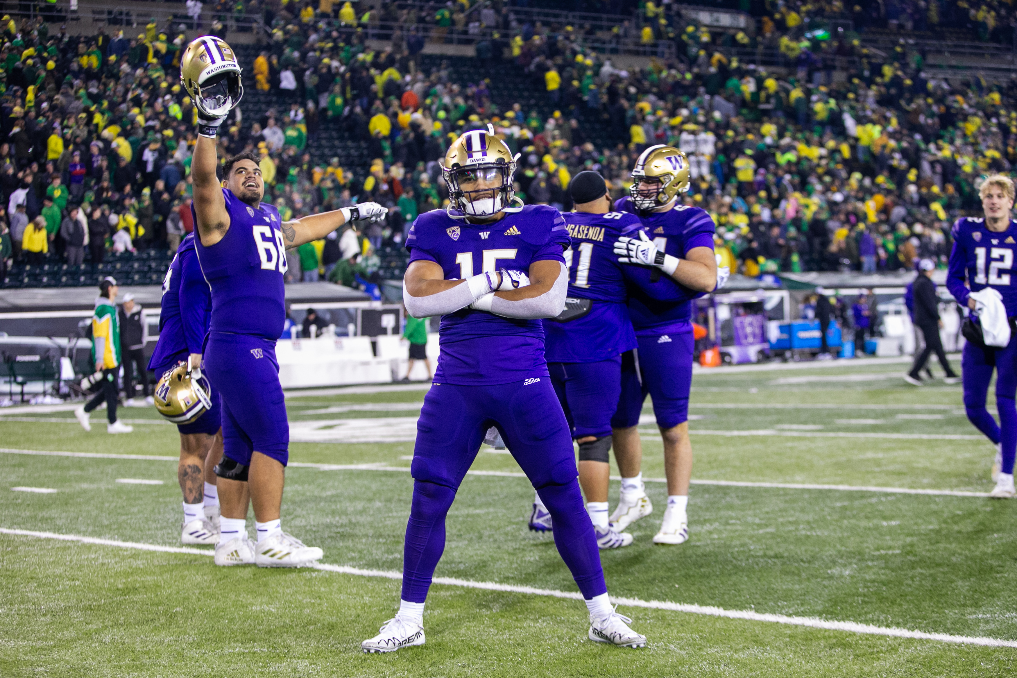 No. 6 Oregon Ducks host No. 25 Washington Huskies: Nov. 12, 2022 ...