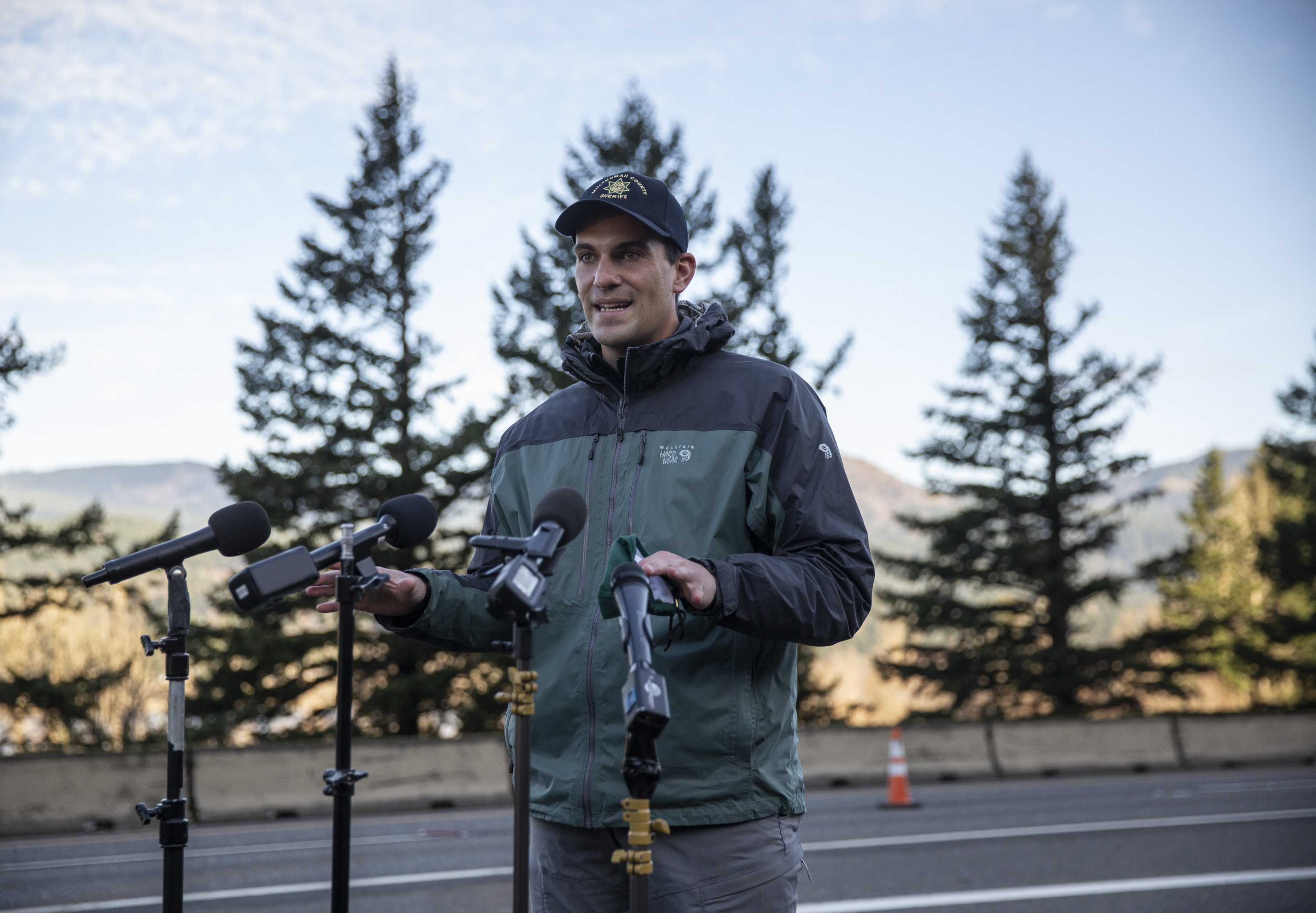 Crews search for missing woman in Columbia River Gorge landslide ...