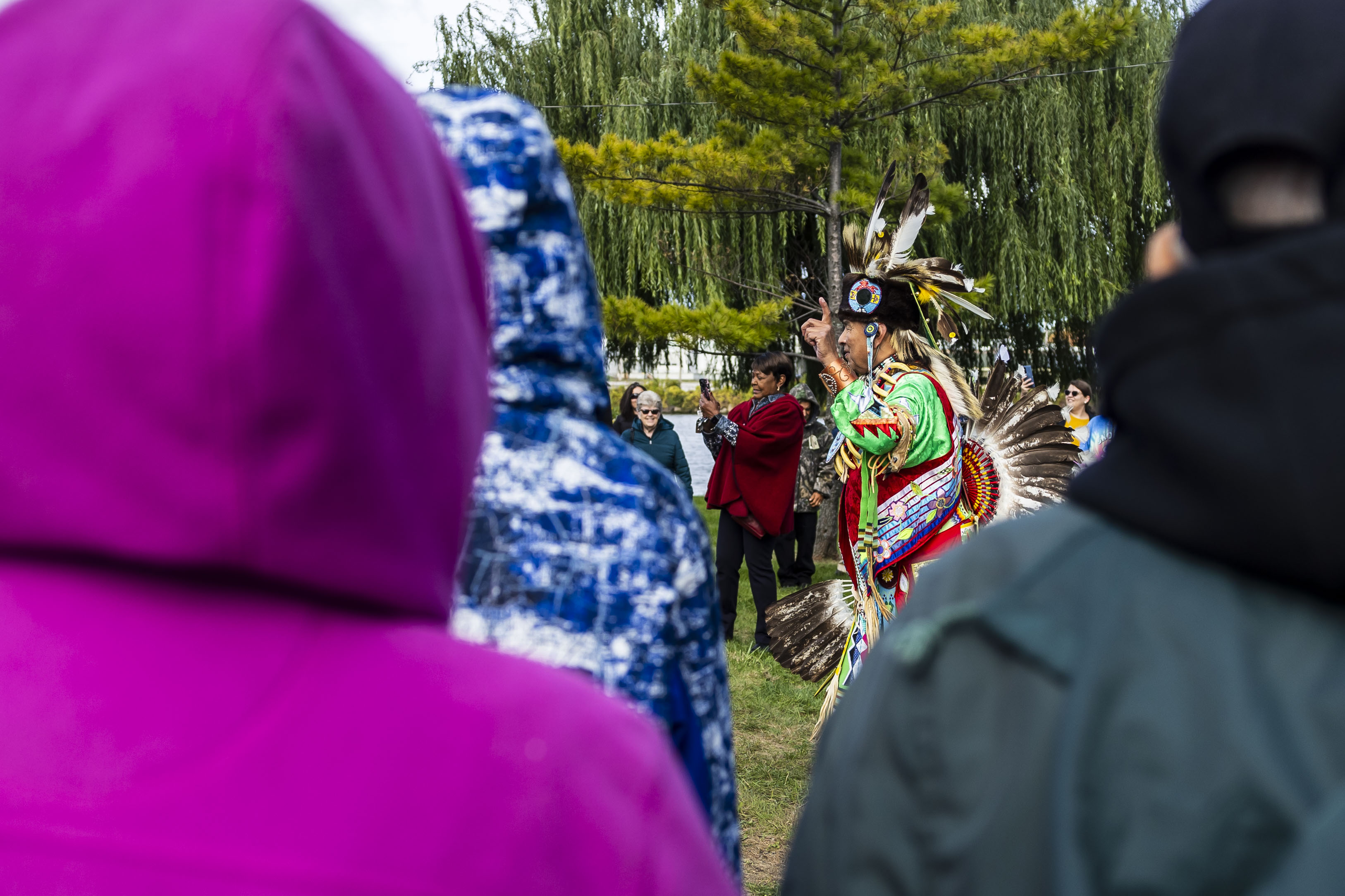 Watch Saginaw Chippewa Indian Tribe perform powwow dance at Indigenous ...