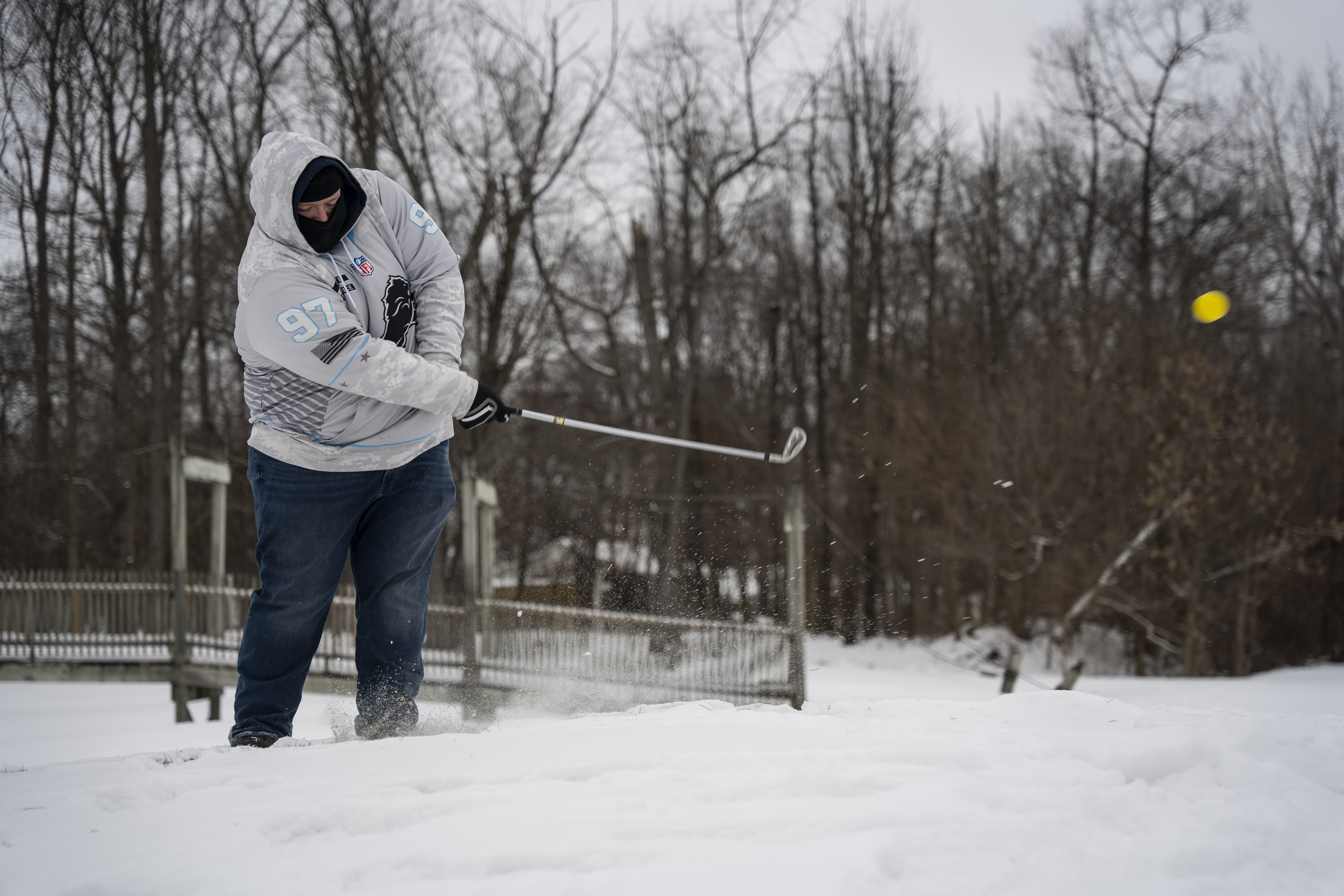 Golfers play through the snow at the annual Kiwanis Chili Golf Classic ...