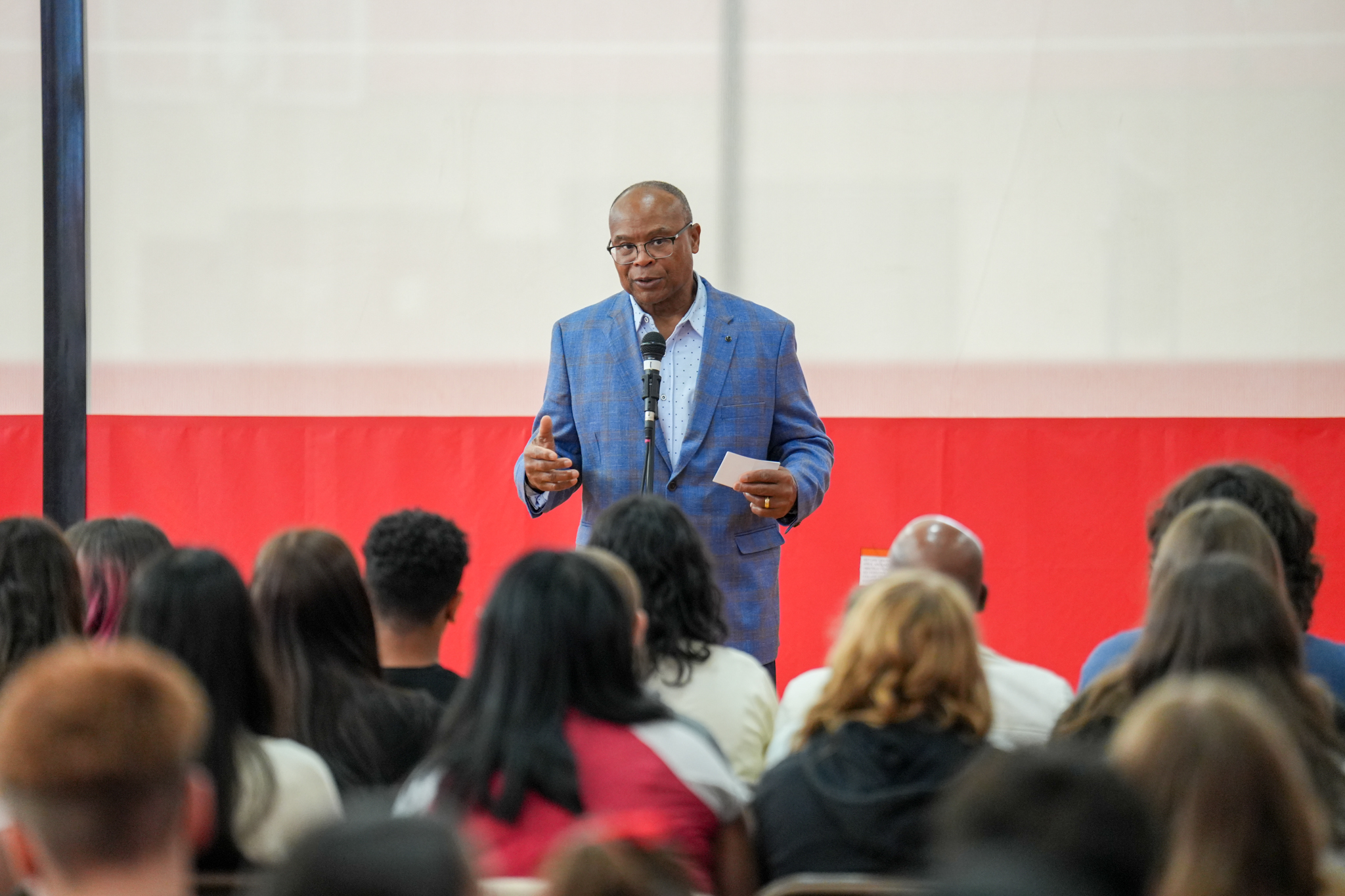 NFL legend Mike Singletary speaks at Prayer Breakfast - mlive.com