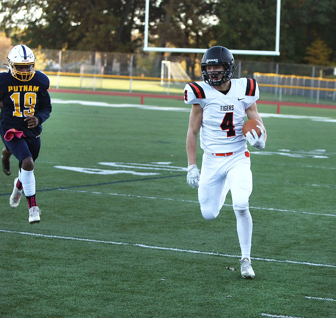 South Hadley vs Putnam Football 10/21/22 - masslive.com
