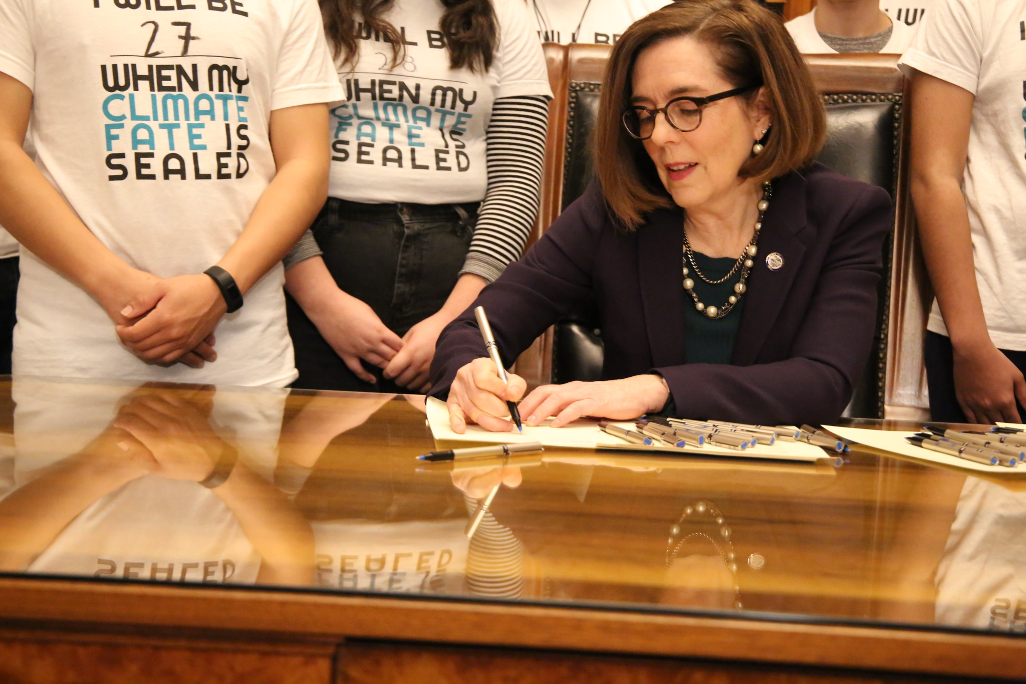 Gov Kate Brown Signed A Law To Allow Oregon Students To Graduate 