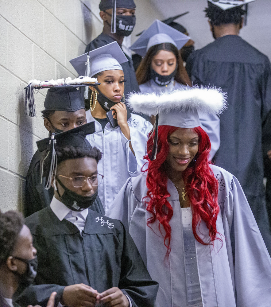 Over 300 Harrisburg seniors attend 2021 commencement ceremony ...