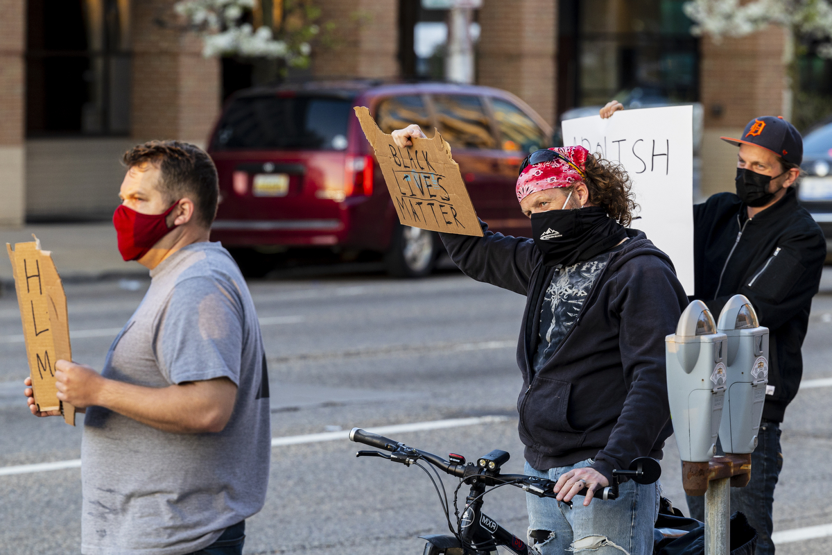Kalamazoo holds Daunte Wright protest in downtown - mlive.com