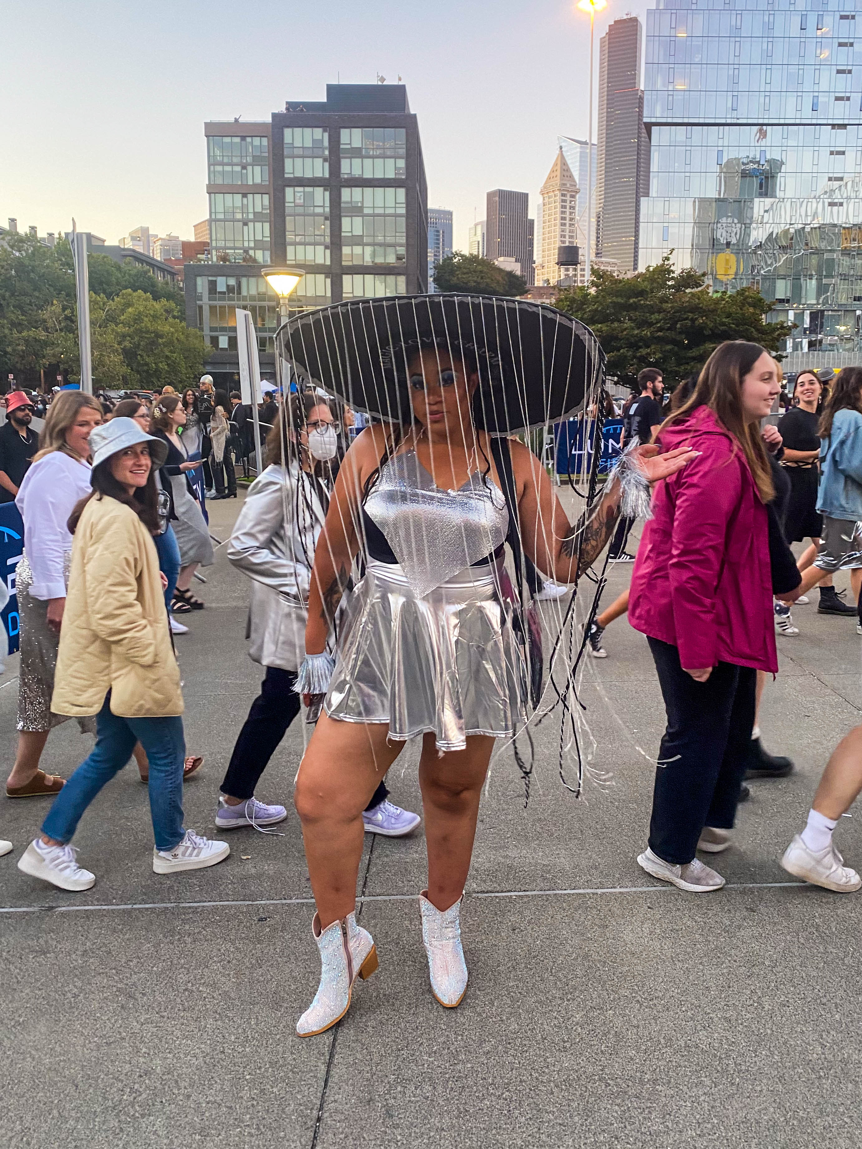 Beyoncé fans strut in silver, rhinestones and cowboy hats at Seattle ...