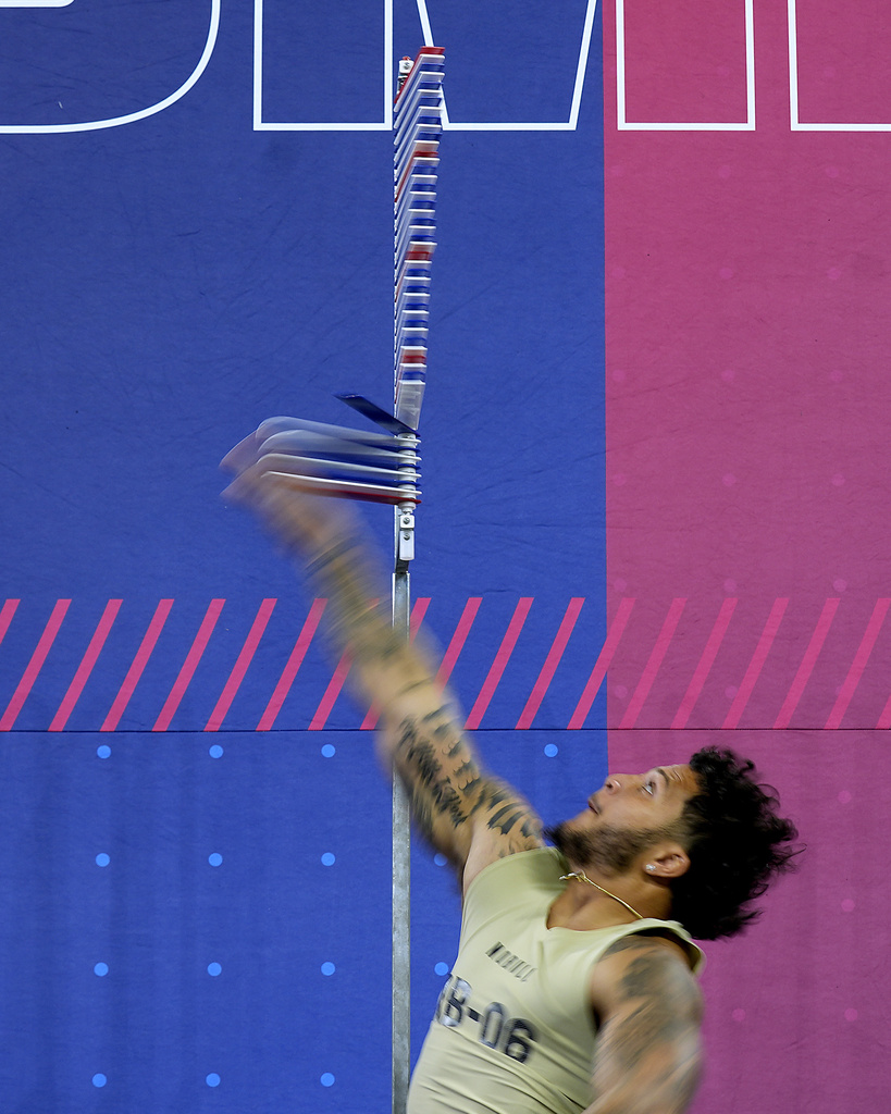 NFL scouting combine; Quarterbacks, wide receivers and running backs ...