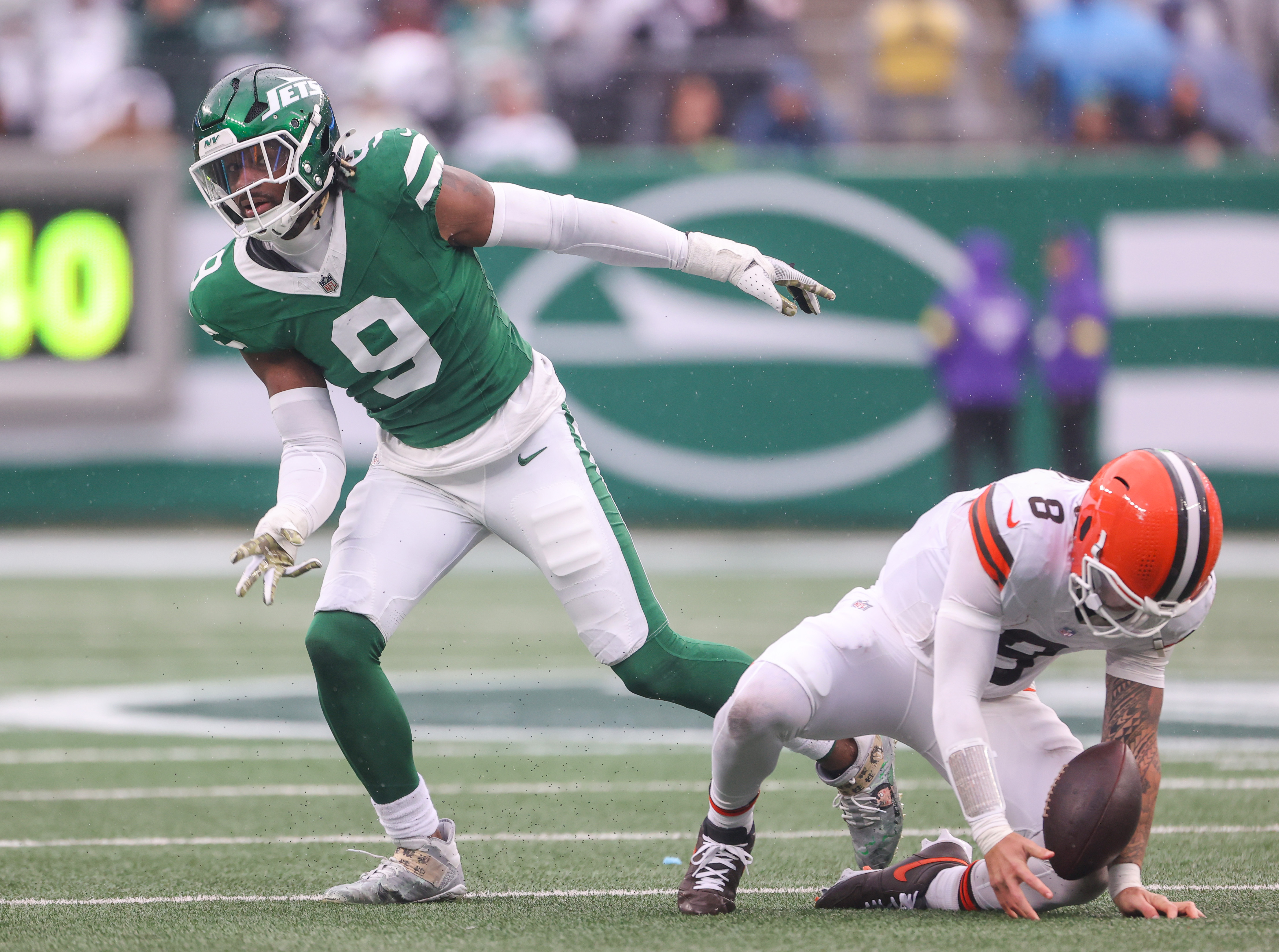 Cleveland Browns quarterback Dillon Gabriel vs. New York Jets, November ...