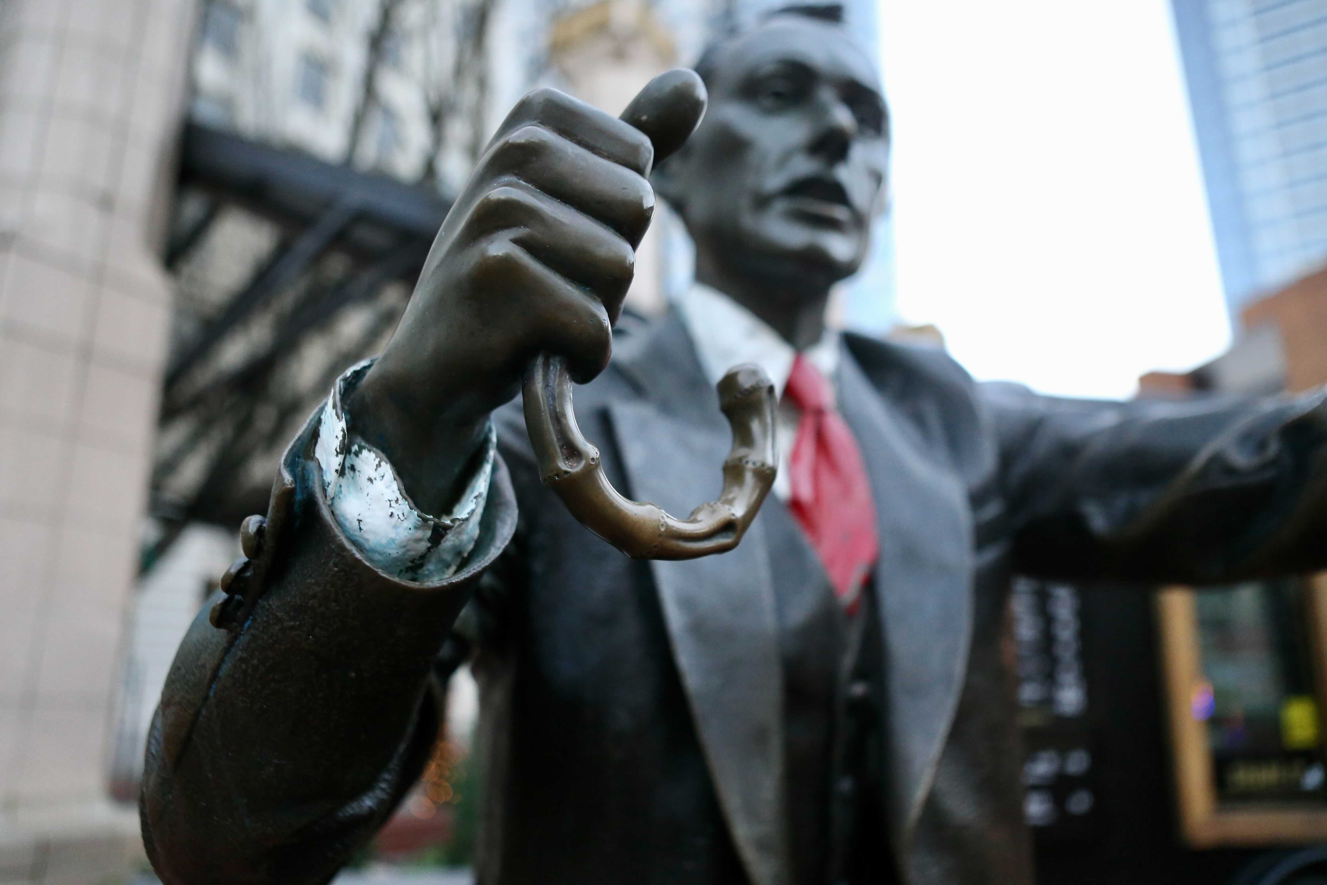 As rainy season sets in, Portland’s ‘Umbrella Man’ statue is without ...