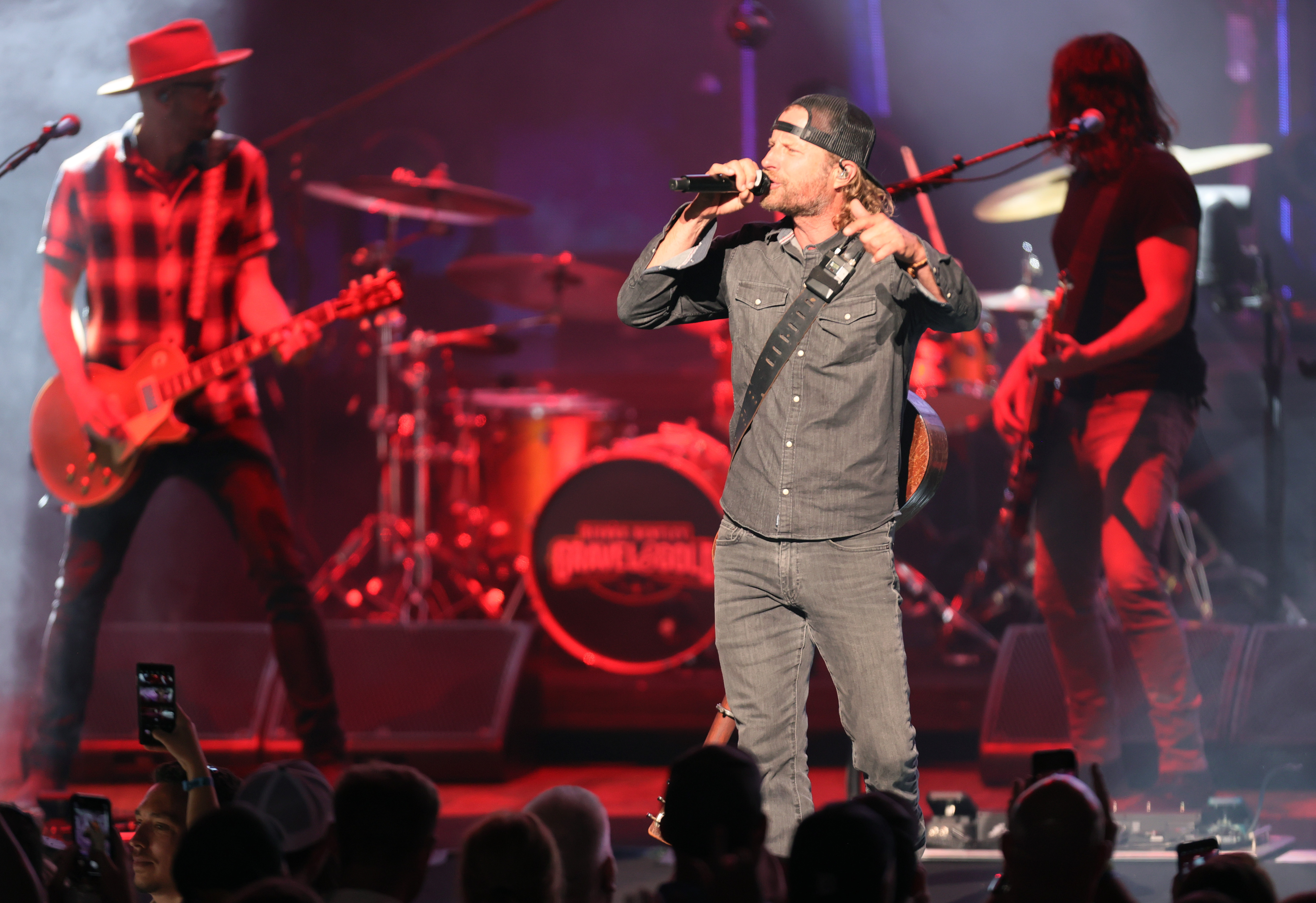 Country music singer Dierks Bentley stops at Blossom Music Center ...