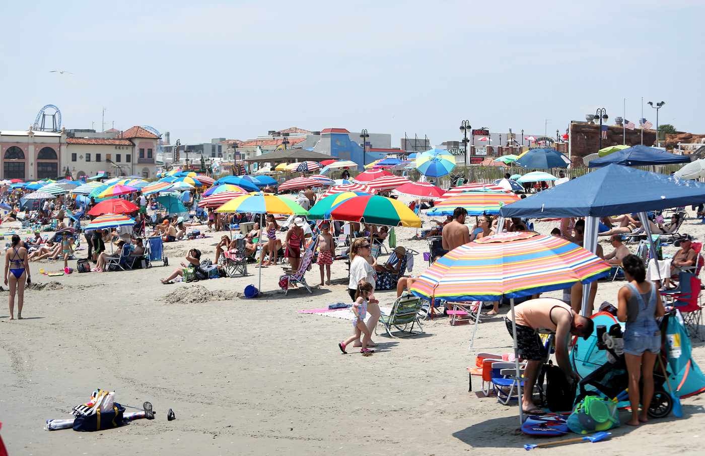 Beachgoers head to the Jersey Shore for the July 4th holiday weekend ...