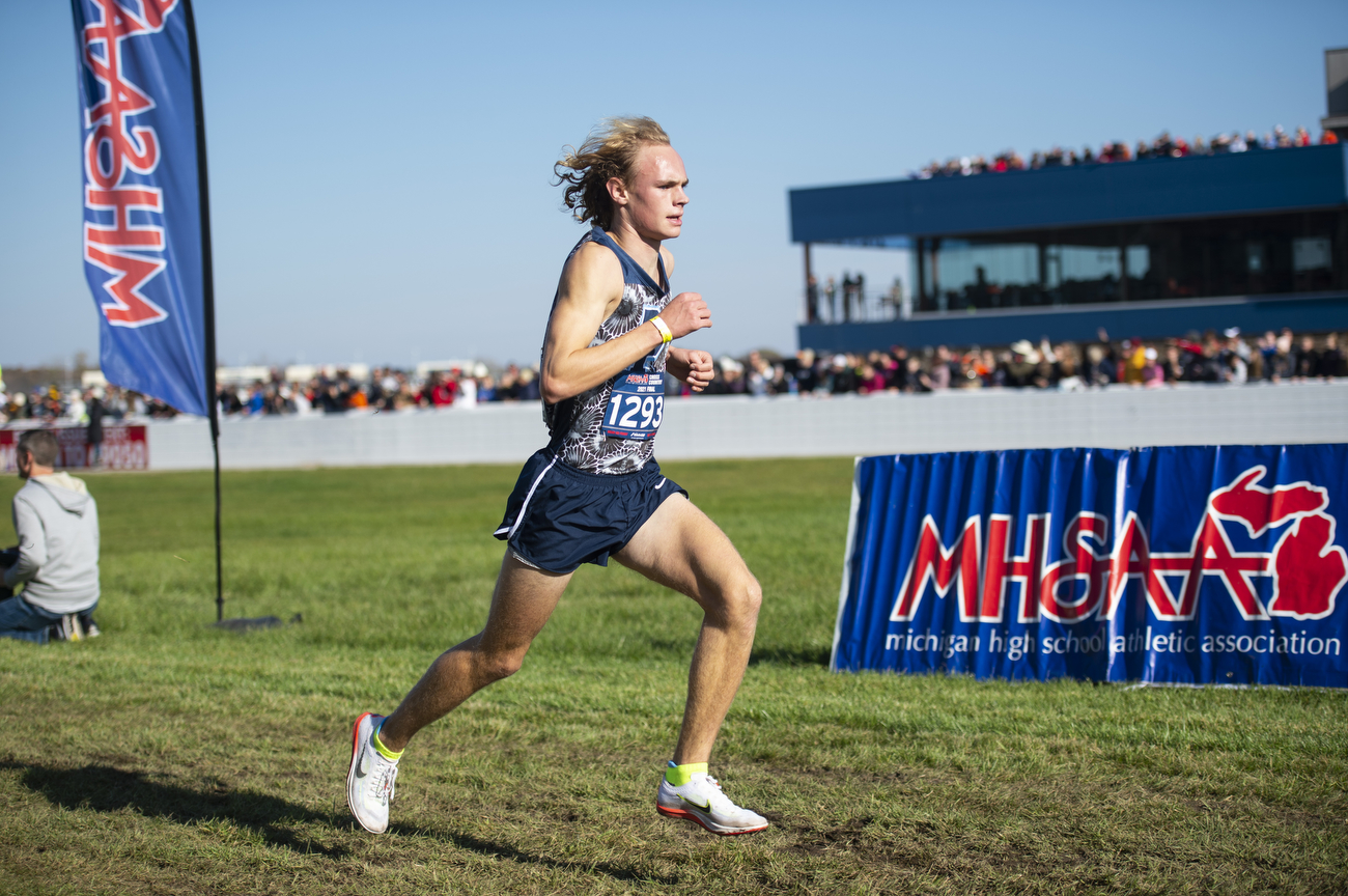 Division 2 boys race at 2021 MHSAA Cross Country championships - mlive.com
