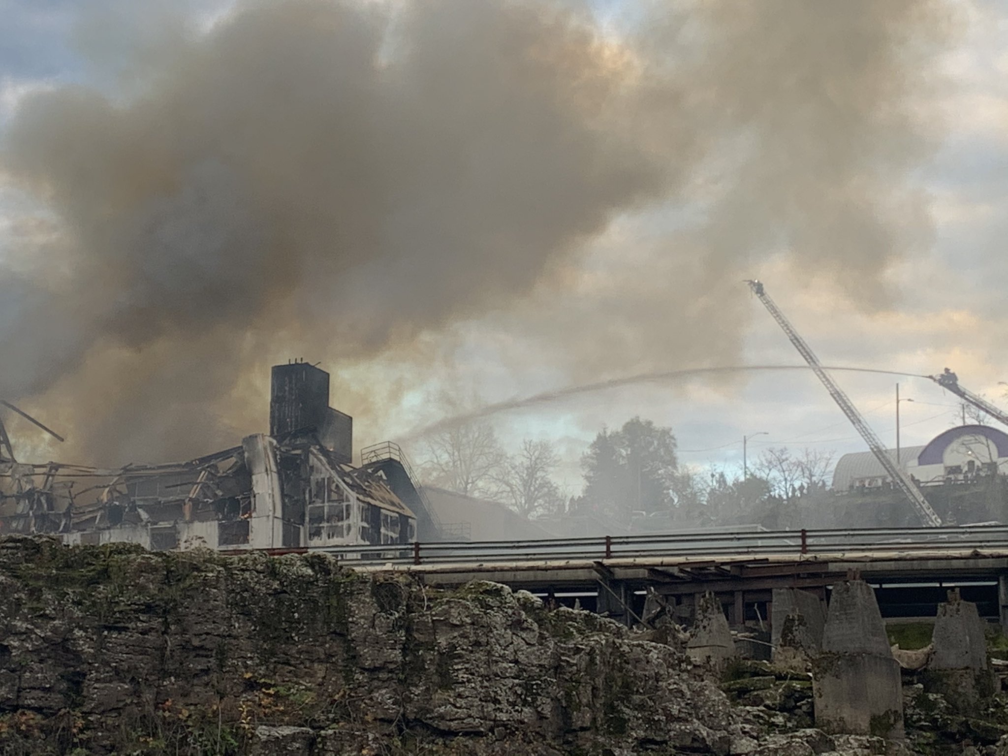 Fire burns former Blue Heron paper mill - oregonlive.com