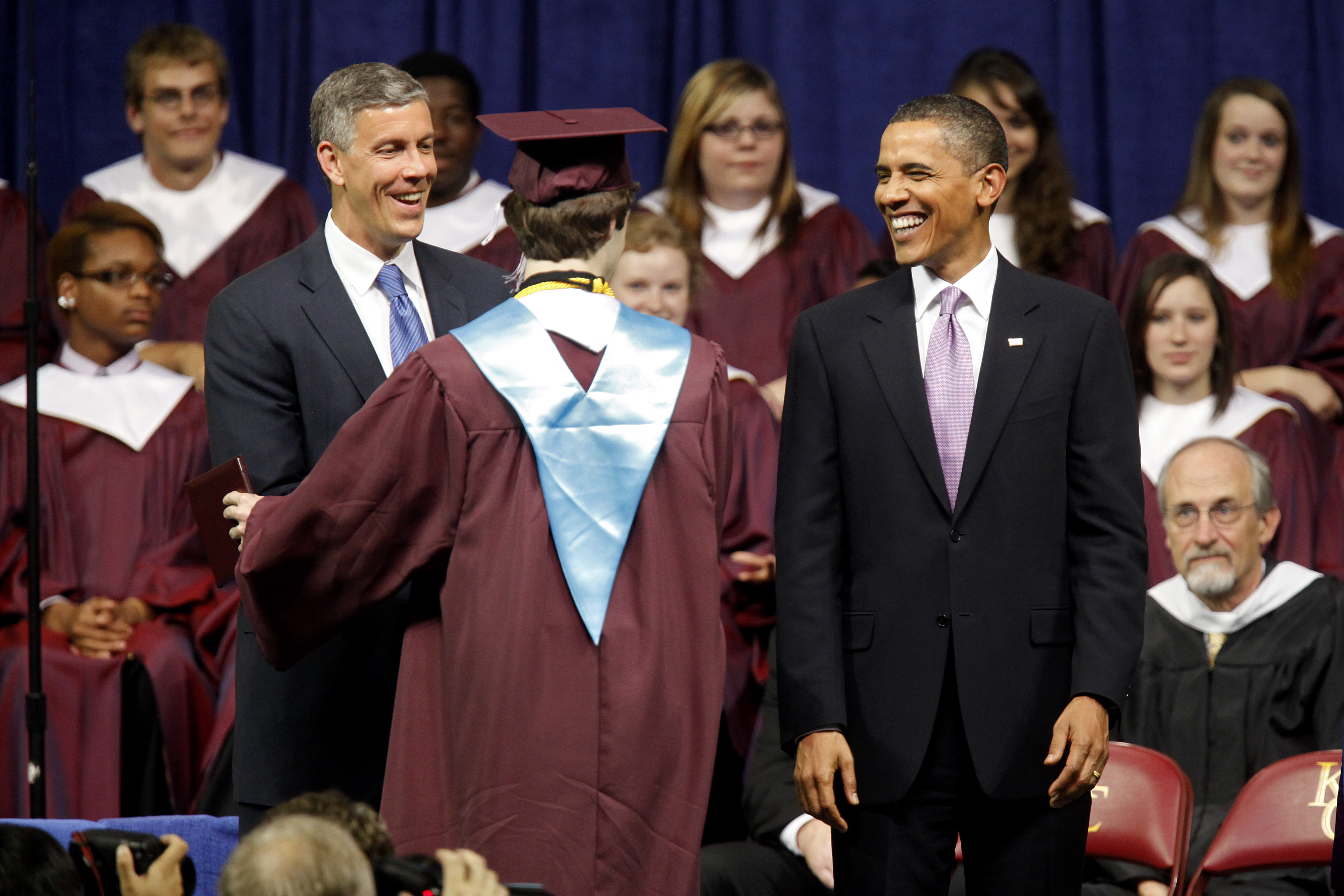 President Obama delivers commencement speech at Kalamazoo Central's ...