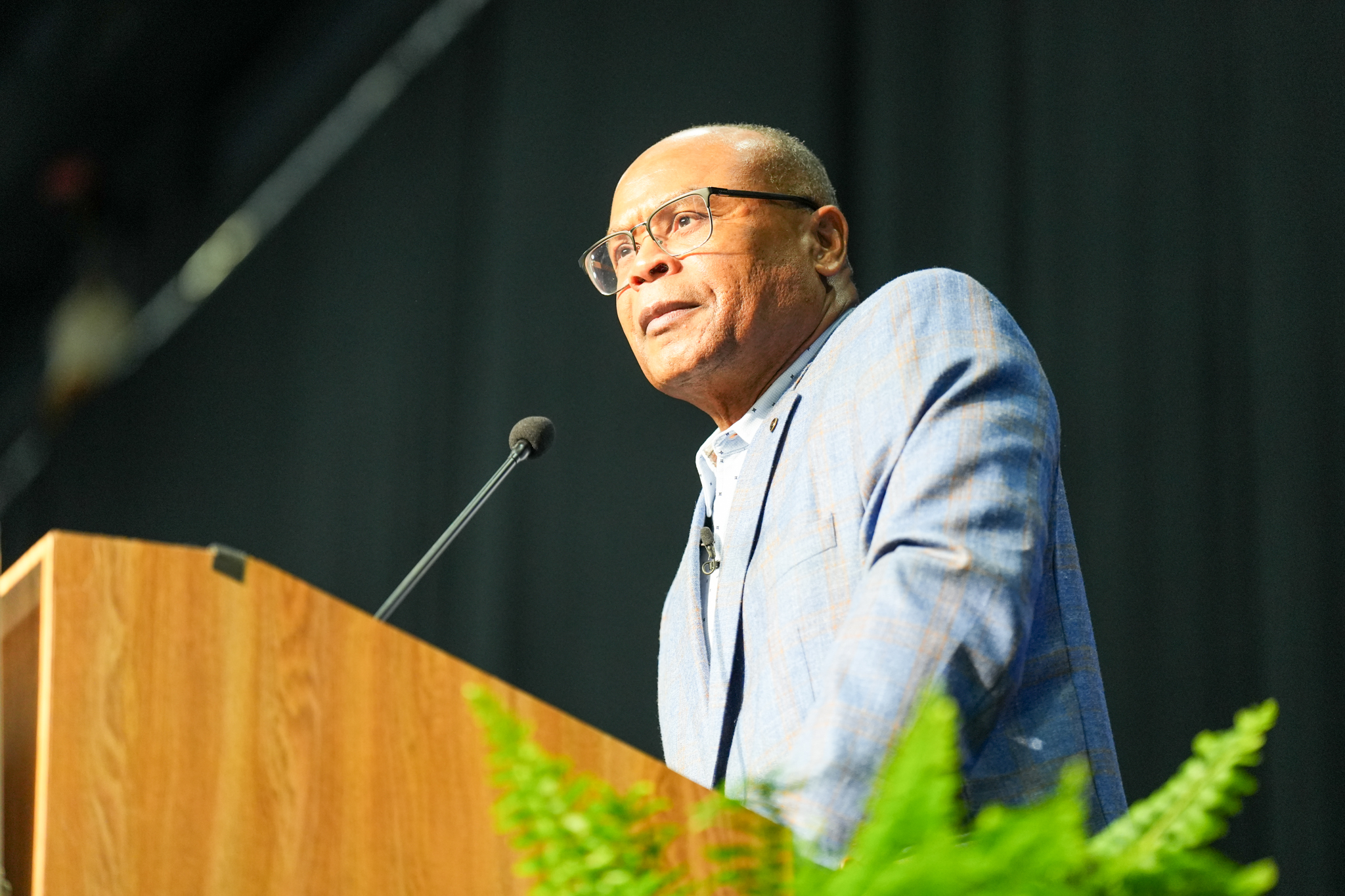 NFL legend Mike Singletary speaks at Prayer Breakfast - mlive.com