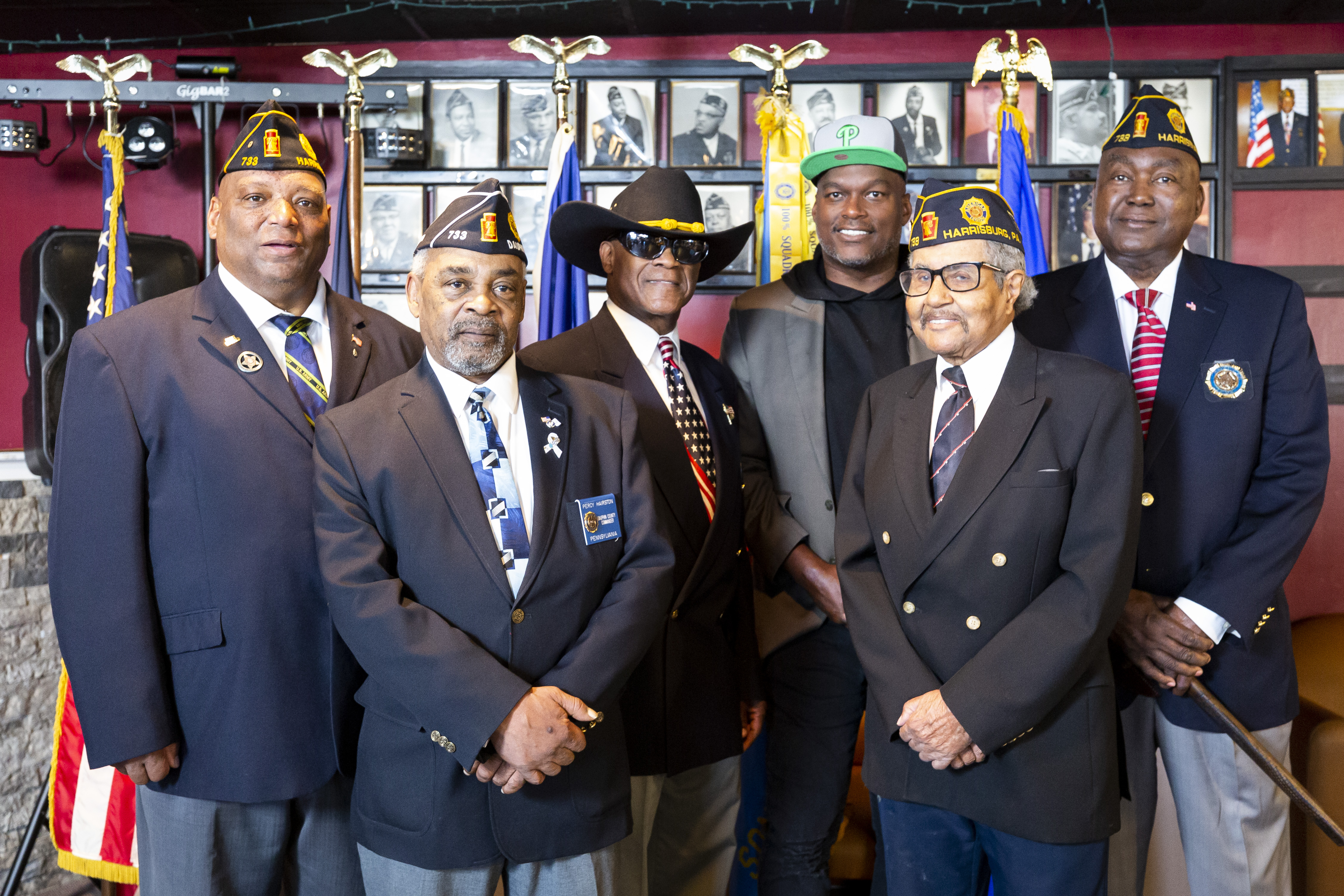 LaVar Arrington visits American Legion Post 733 - pennlive.com