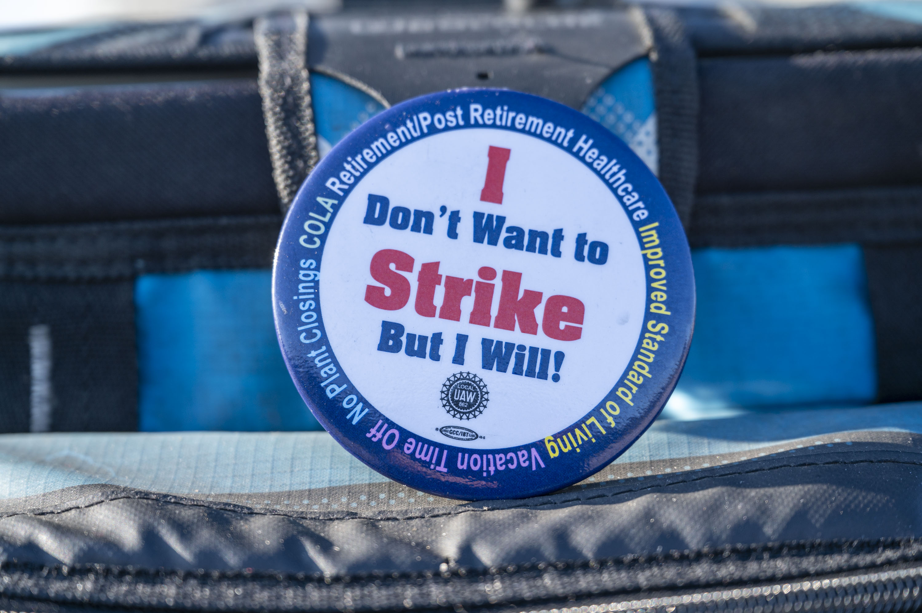 UAW workers begin strike outside Ford Michigan Assembly Plant in Wayne ...