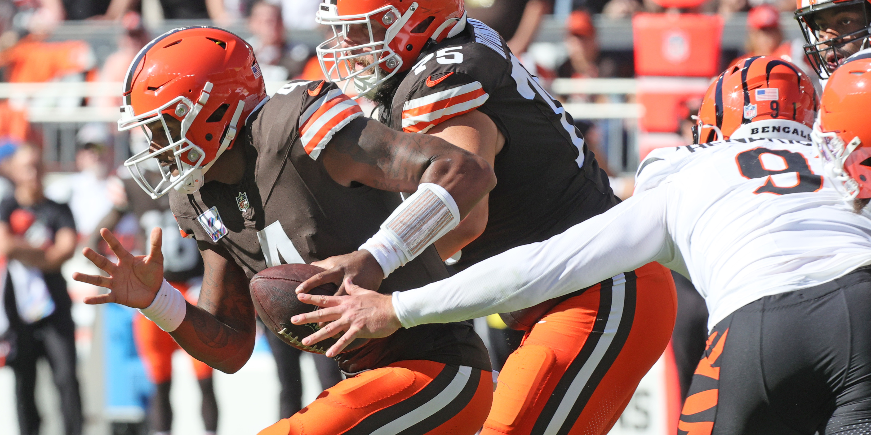 Cleveland Browns quarterback Deshaun Watson vs. the Cincinnati Bengals ...
