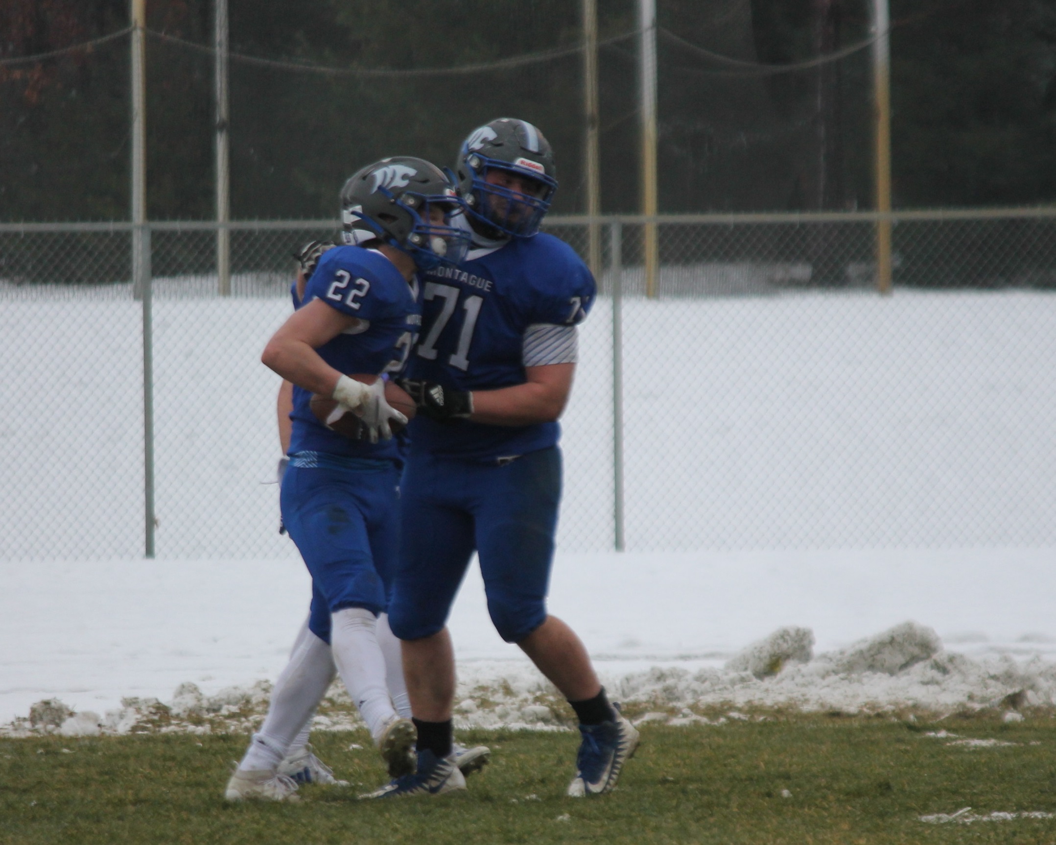 No. 1 Montague faces Grayling in Division 6 football semifinal - mlive.com