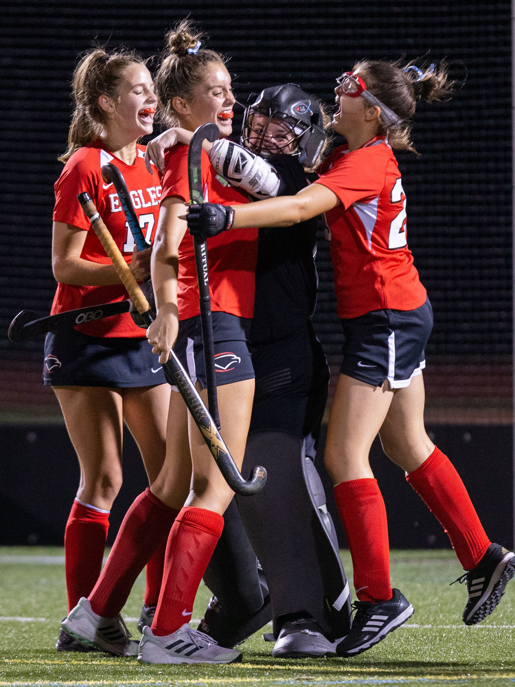 CV scores in the closing minutes for a 2-1 field hockey win over CD ...