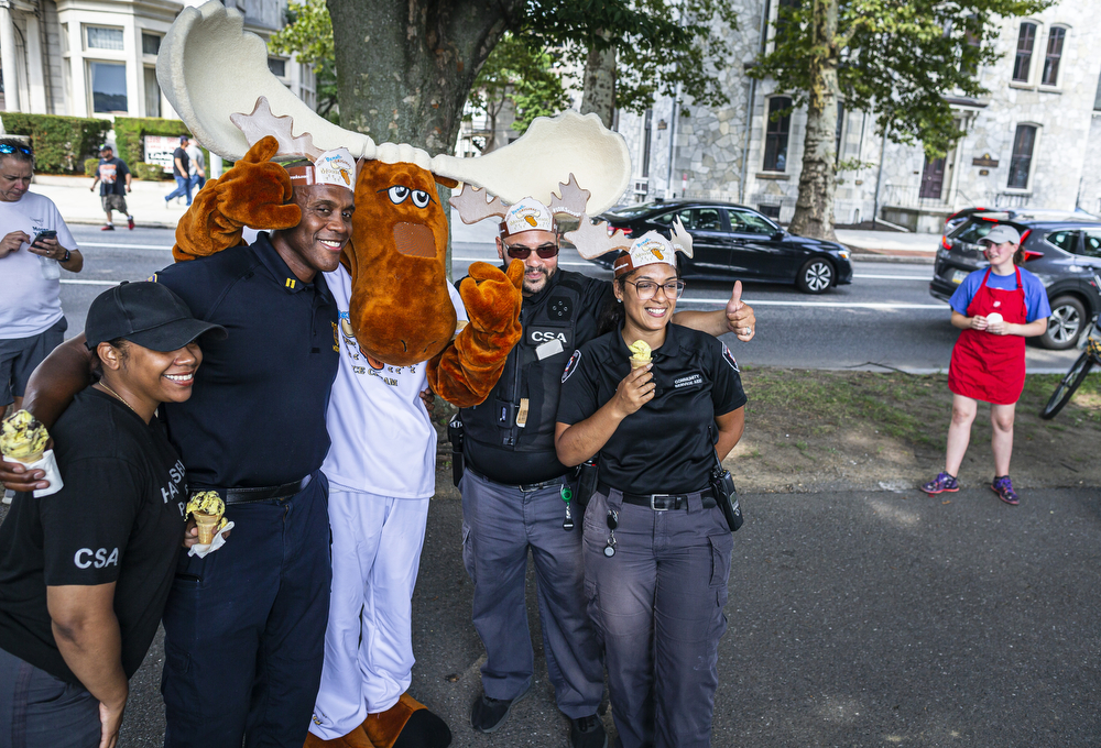 10,000 scoops of ice cream given out in Salvation Army fundraiser ...