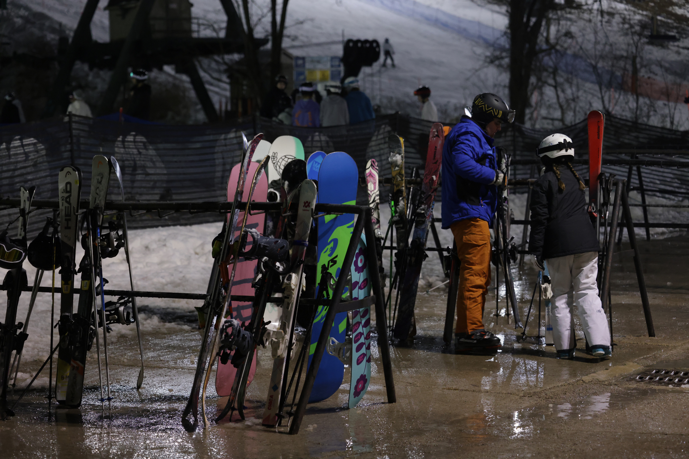 Boston Mills fills the slopes on opening day - cleveland.com