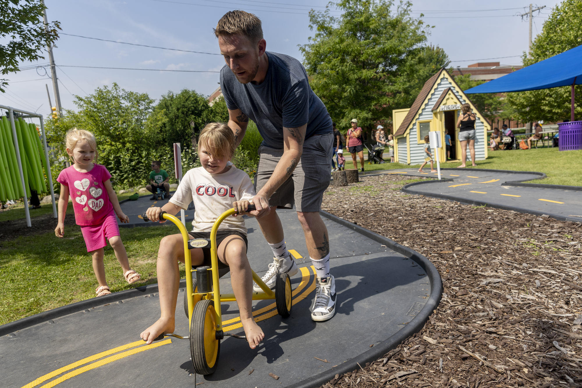 Hundreds of children enjoy Messy Play Day at Flint Children's Museum ...