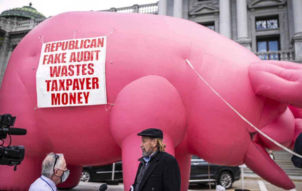 Pink pig returns to Pa. Capitol to protest election review - pennlive.com