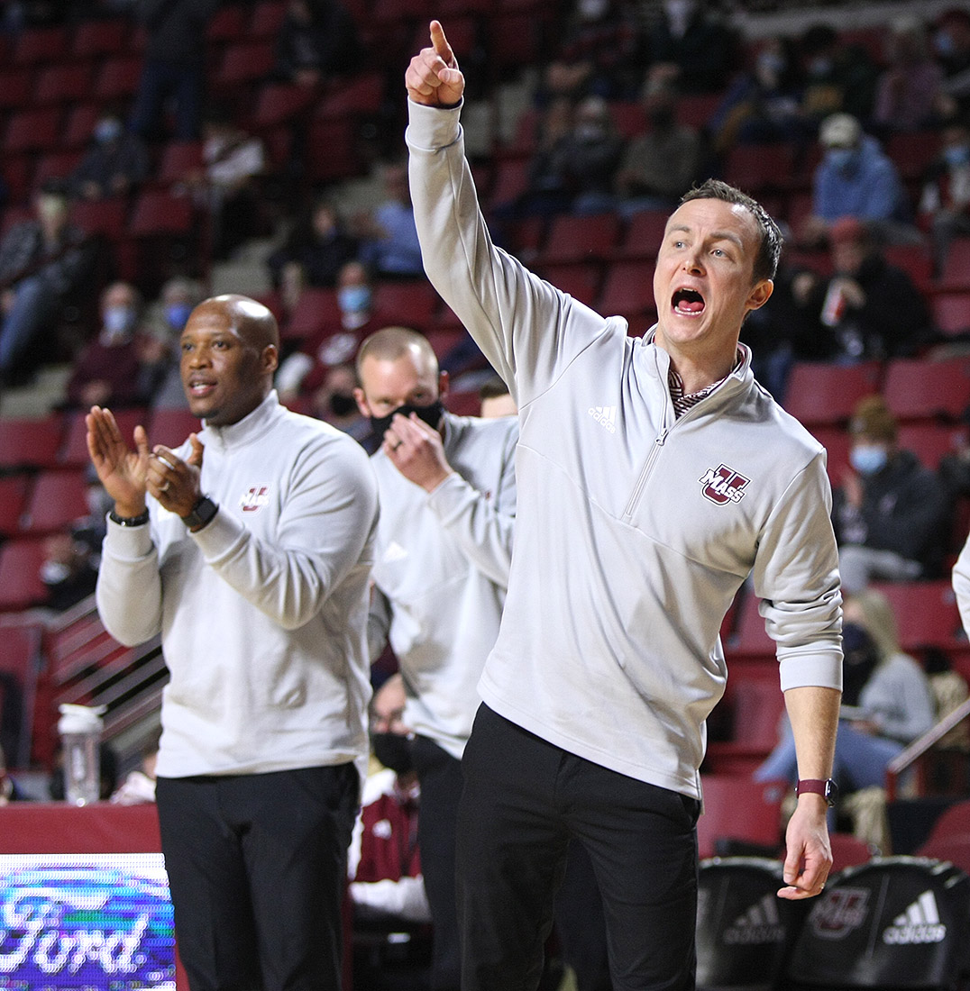 UMass Men's Basketball vs Duquesne 1/8/22 - masslive.com