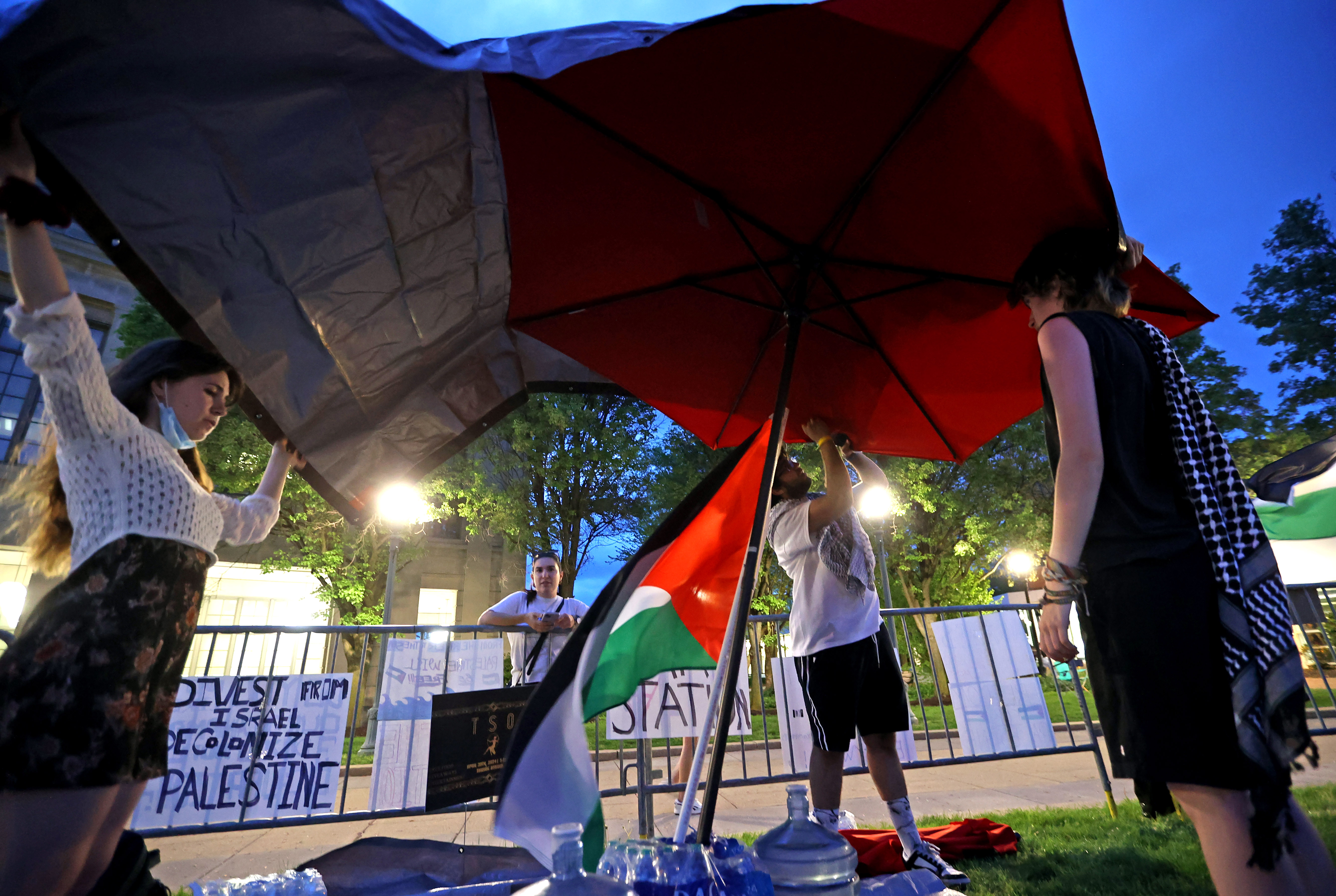 Pro-Palestine demonstrators stay the night at Case Western Reserve ...