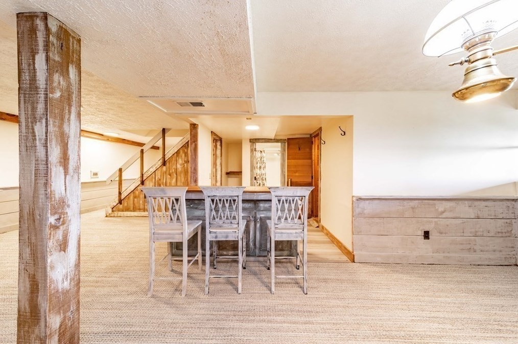 House of the Week: Wilbraham Mountain home offers sweeping views of ...