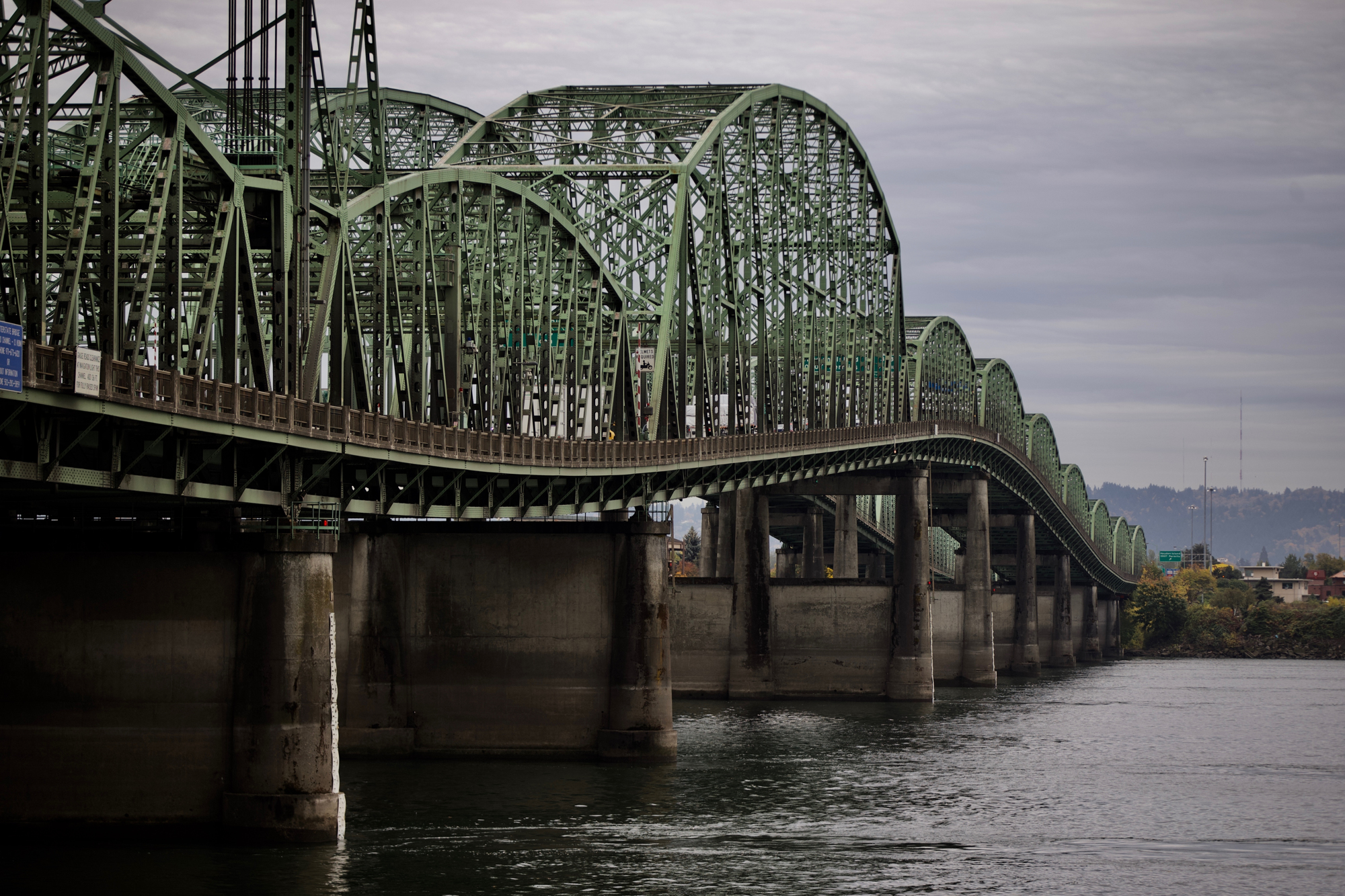 An up-close look at the aging 100-year-old Interstate 5 bridge ...