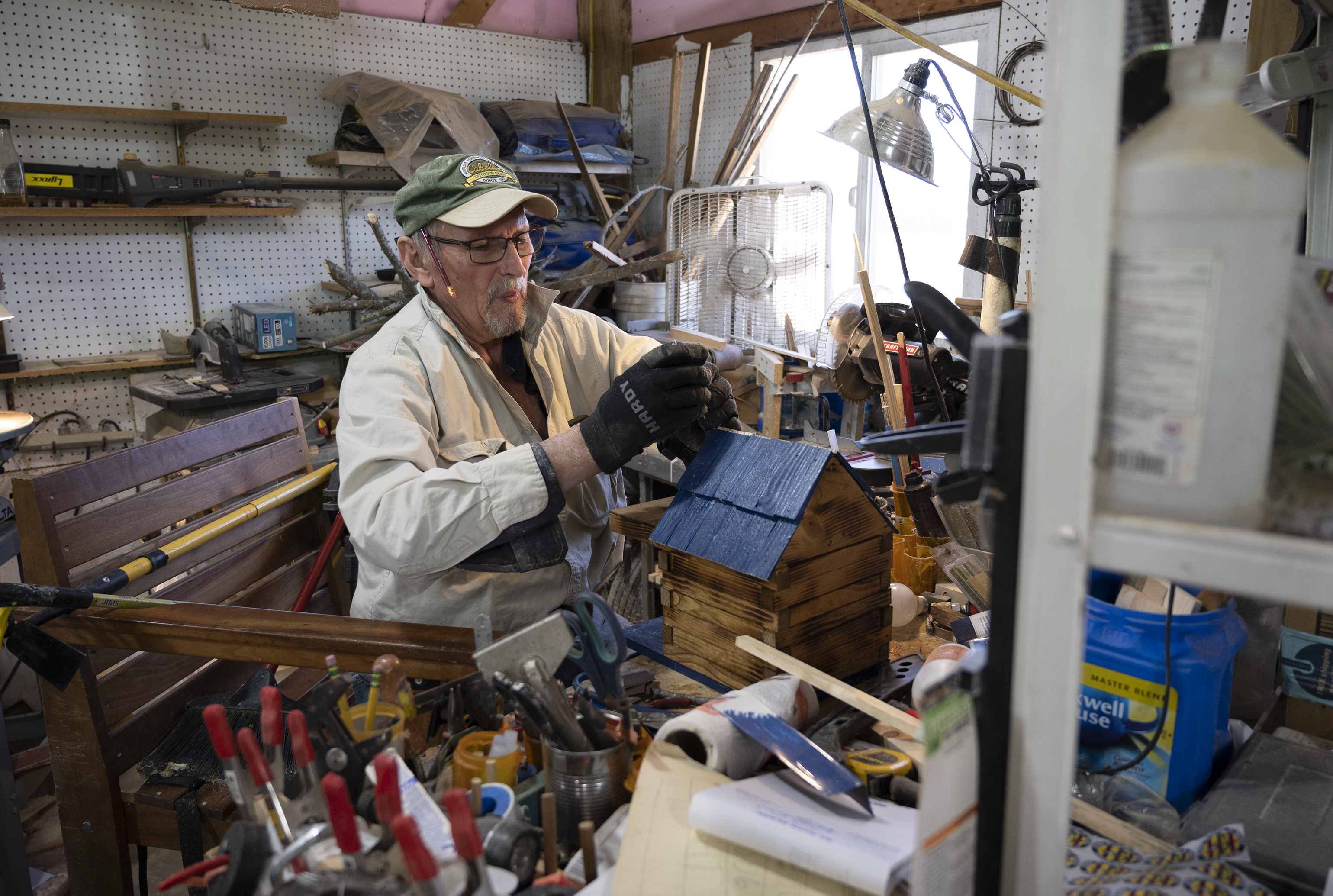 Leon Hunt builds birdhouses to raise money for veteran group - mlive.com