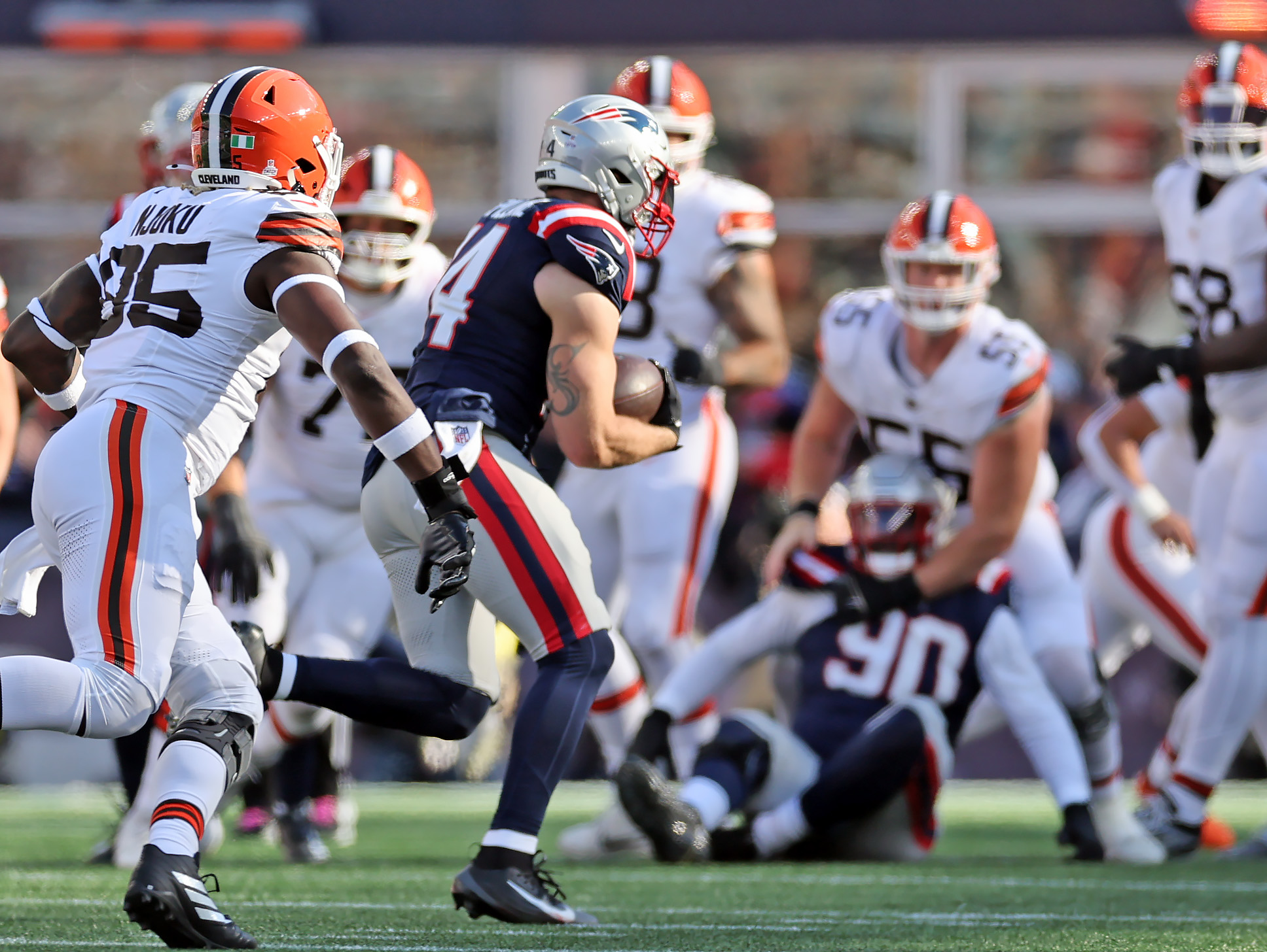 Cleveland Browns quarterback Dillon Gabriel vs. New England Patriots ...