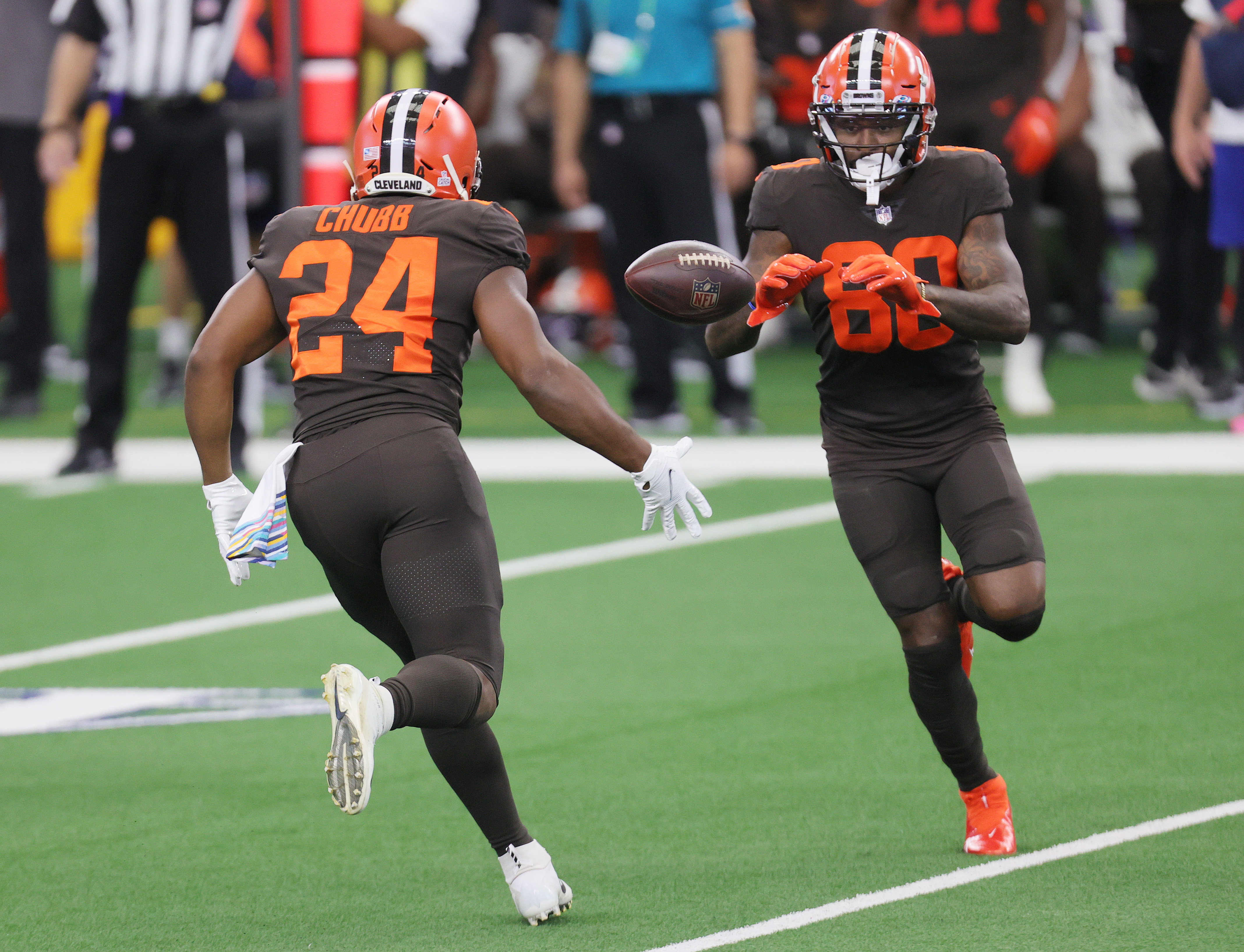 Cleveland Browns Nick Chubb injures knee against Dallas Cowboys ...