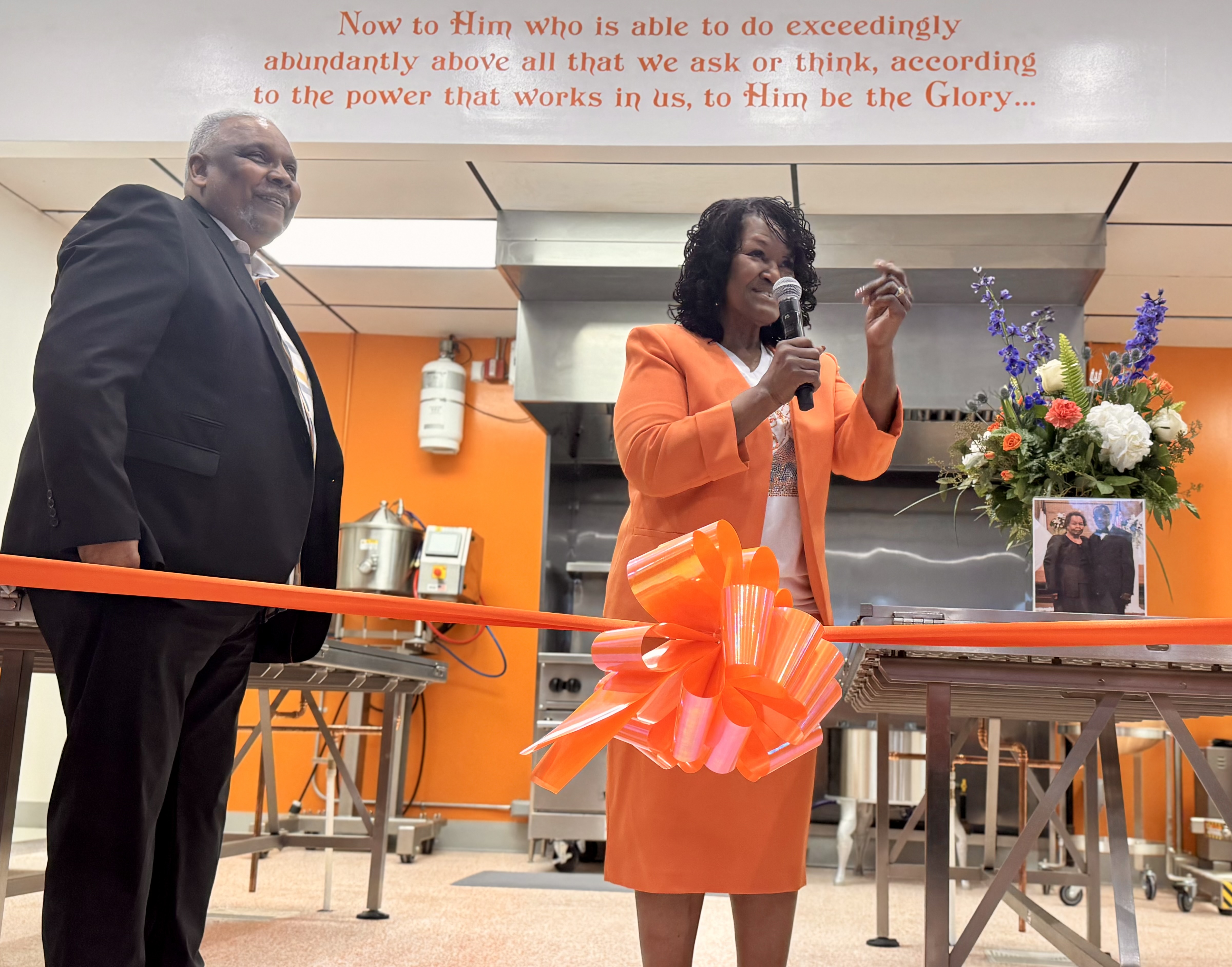 Doreen Gardner opens new commercial kitchen for Papa's Brittle - mlive.com