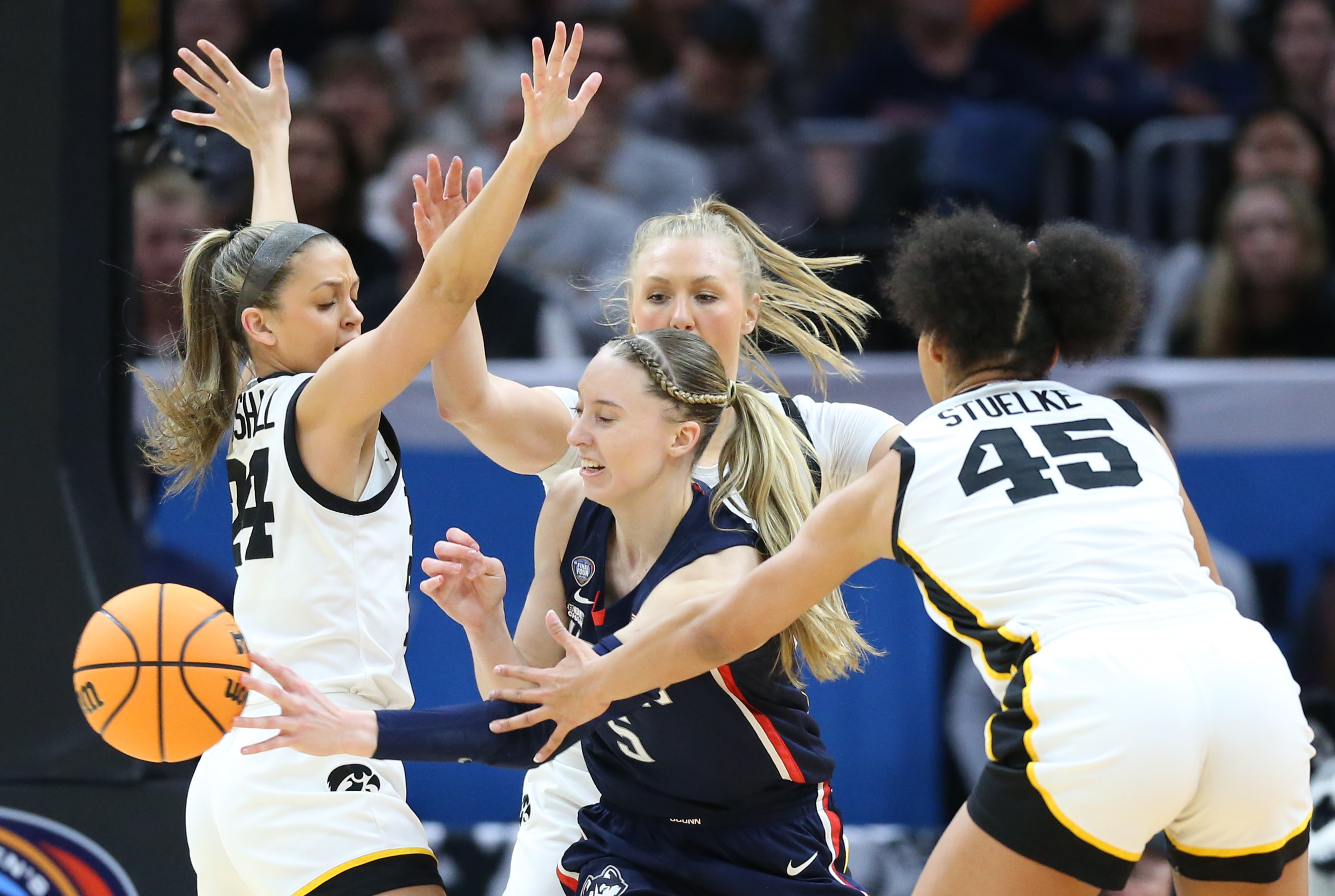 Iowa vs. UConn in Women's Final Four semifinal game, April 5, 2024 ...