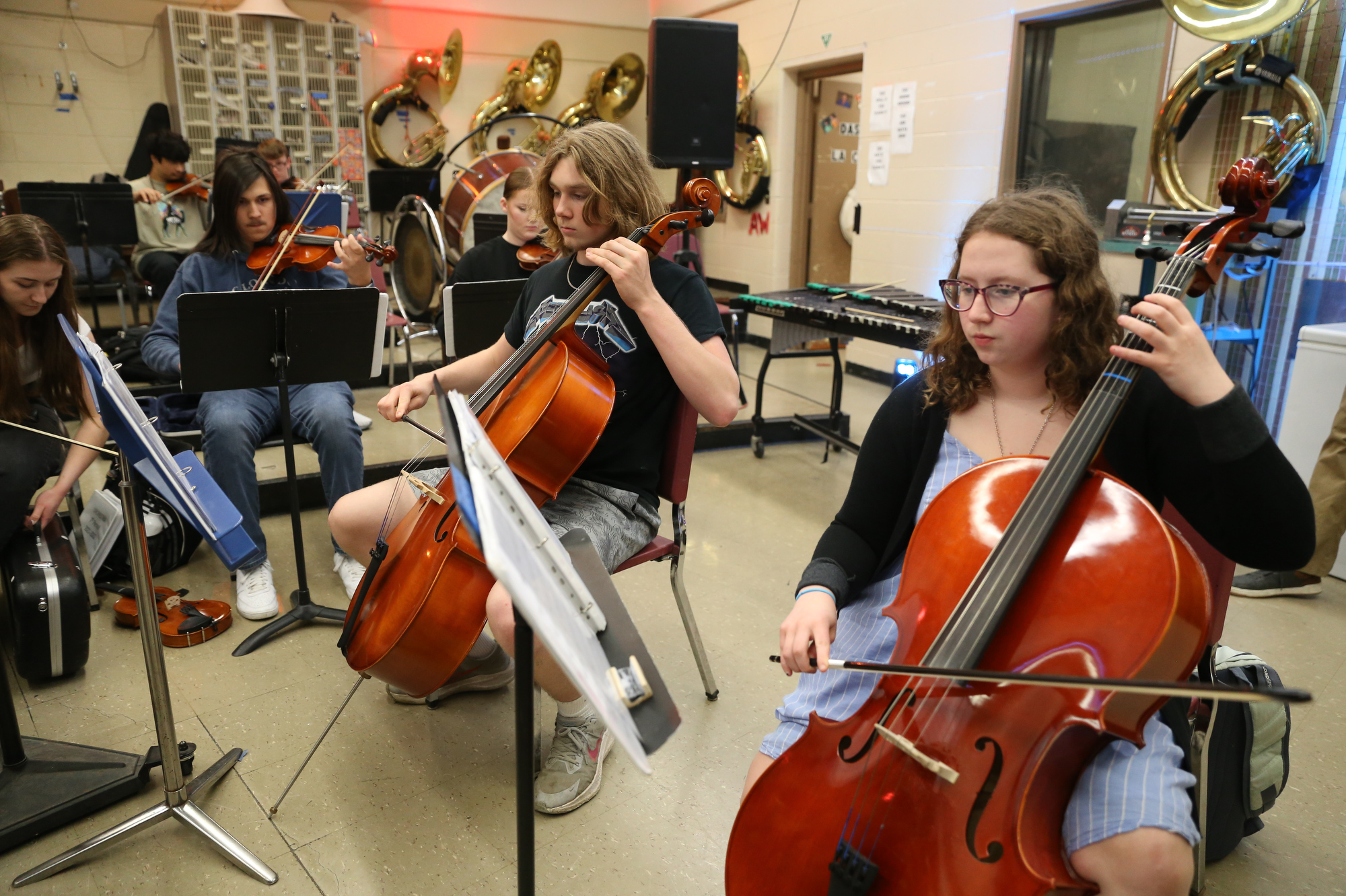 Normandy HS band rehearses for upcoming "Dark Side of the Moon ...