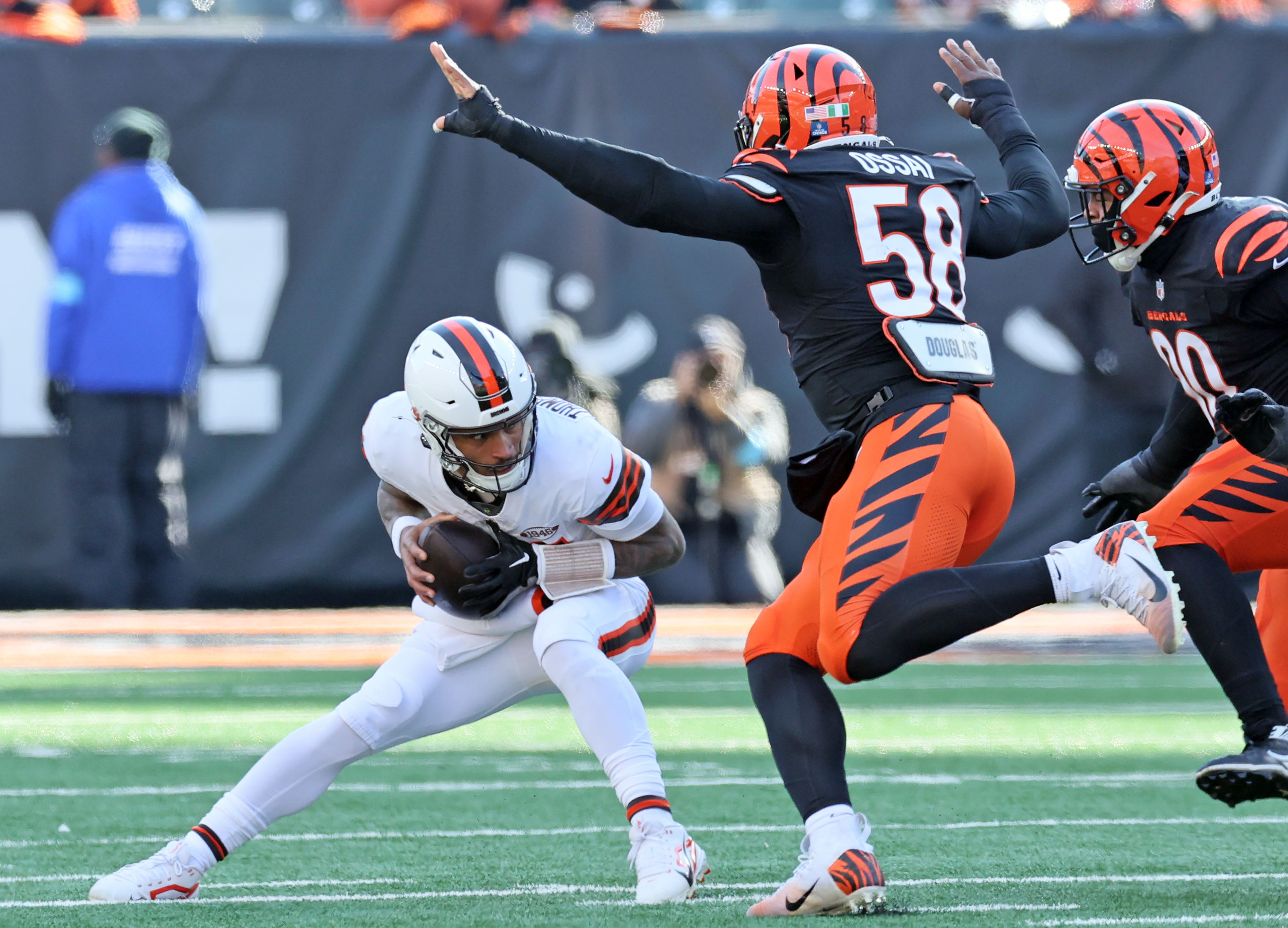 Cleveland Browns quarterback Dorian Thompson-Robinson vs. the ...