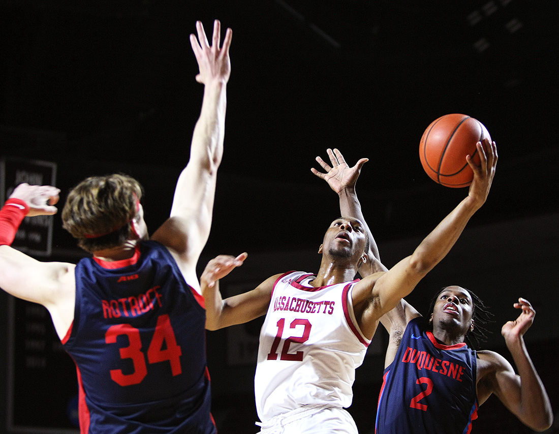 UMass Men's Basketball vs Duquesne 1/8/22 - masslive.com